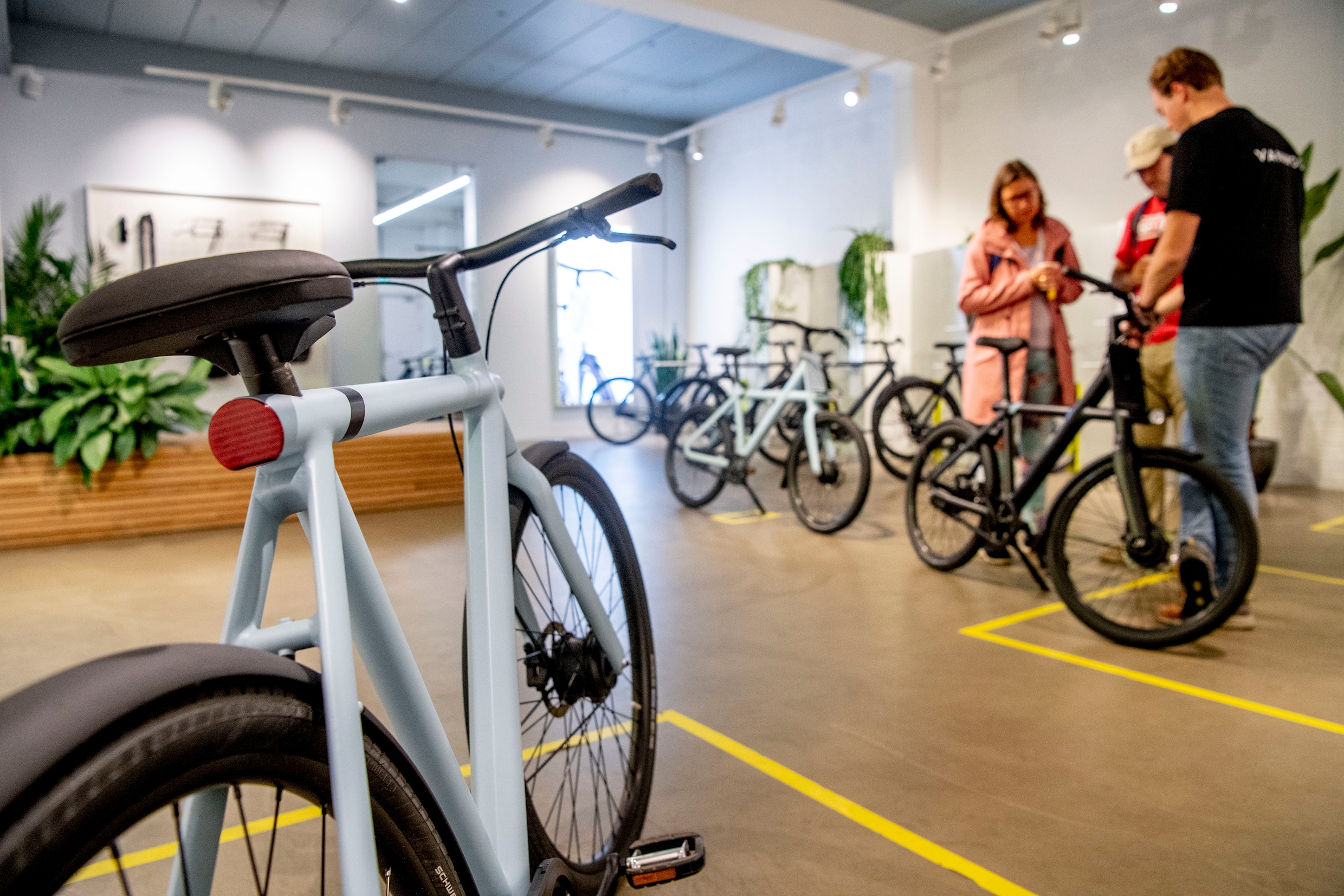 Elektrische fietsen van e-bike producent VanMoof vliegen de showroom ...