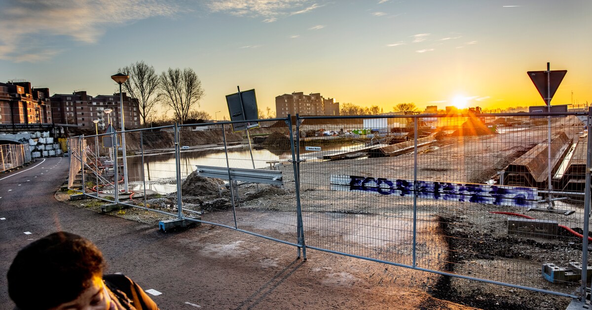 Bovenop de A9 ontstaat het grootste ‘dakterras’ van Nederland | Trouw