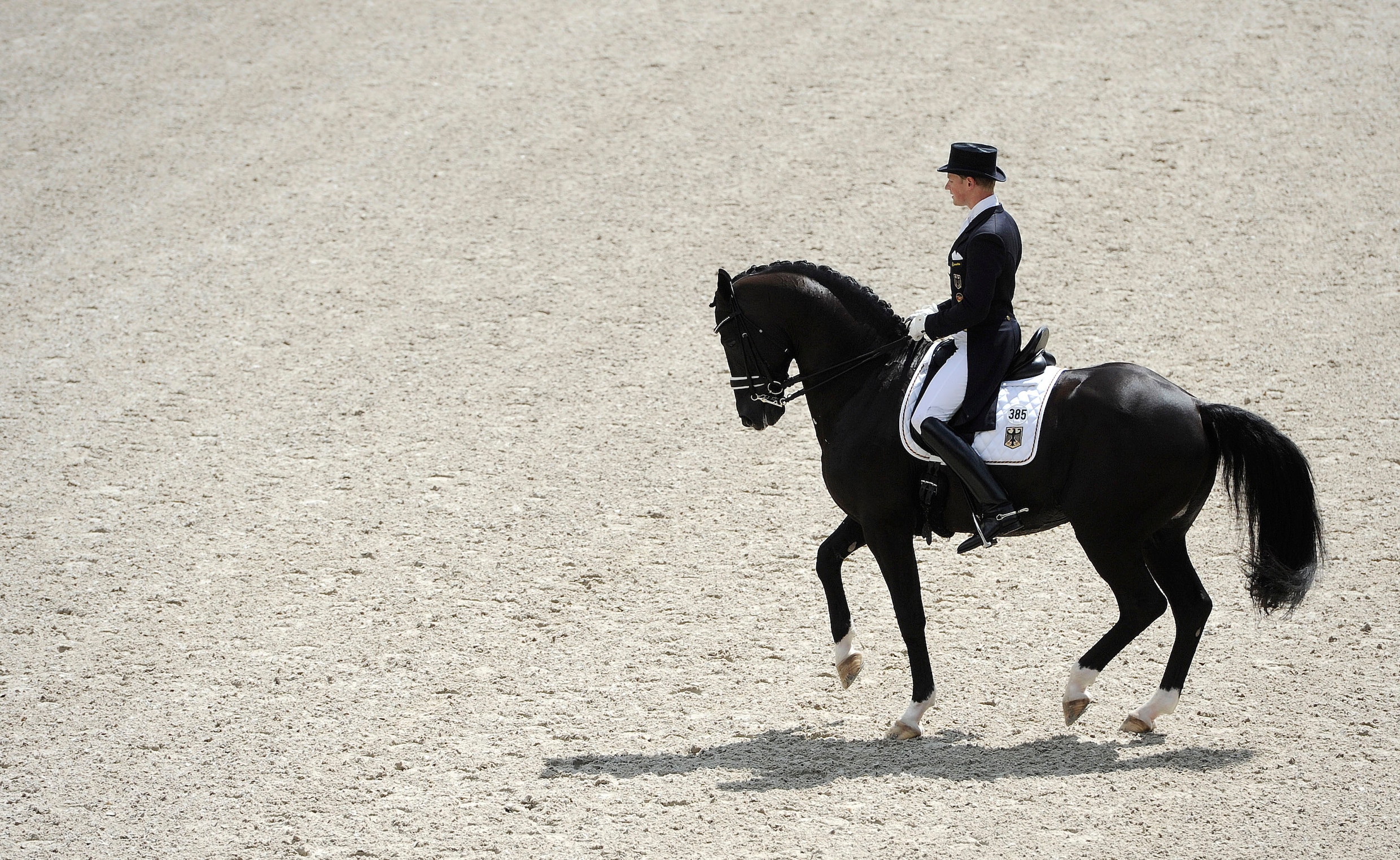 Totilas maakt indruk bij rentree | Trouw