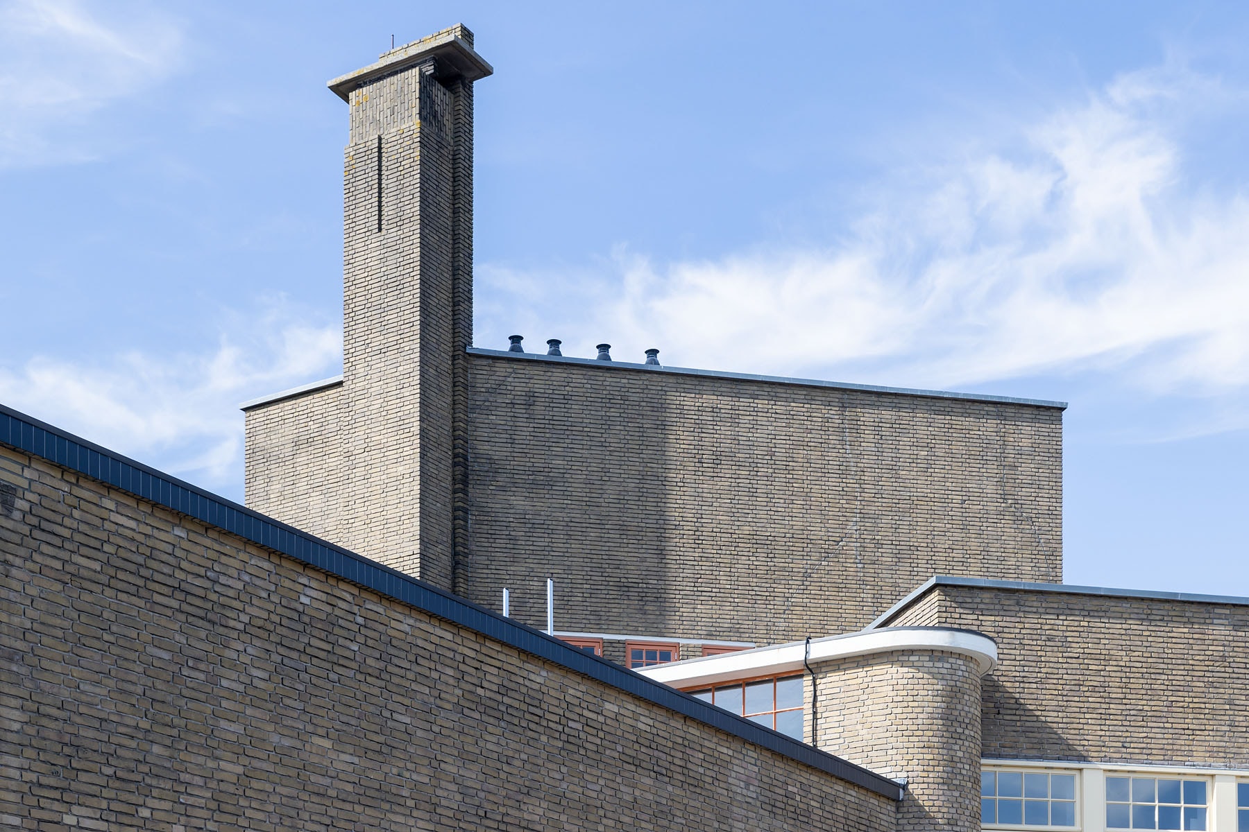 Willem Dudok bouwde een eeuw geleden al coronaproof woningen in ...