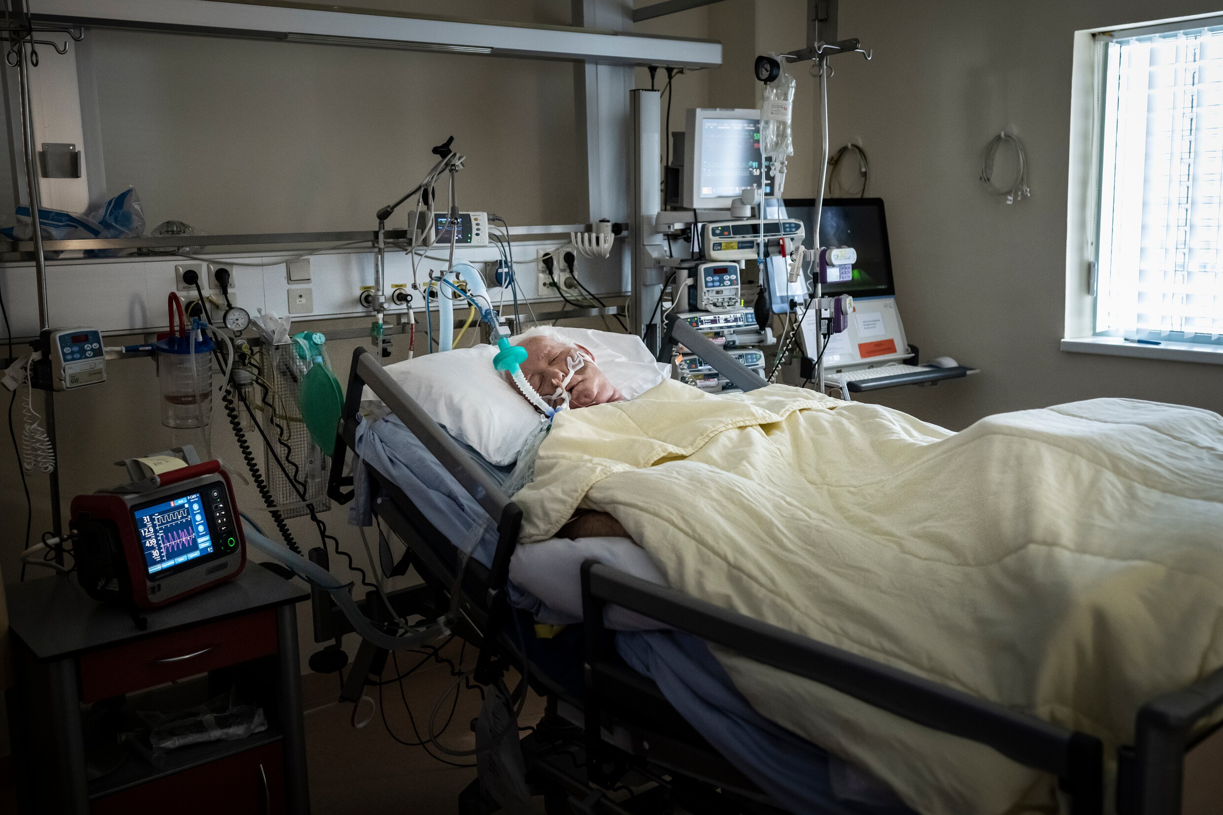 Zilveren Camera voor intiem portret van stervende coronapatiënt | Trouw