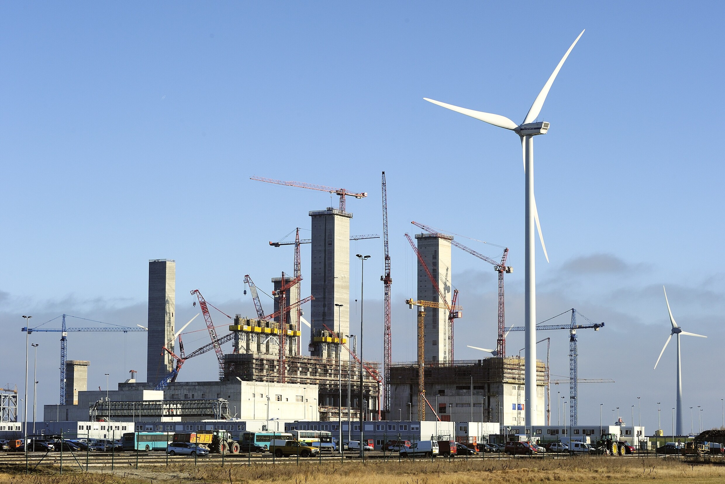 Olie-opslag niet bestand tegen zware bevingen | Trouw