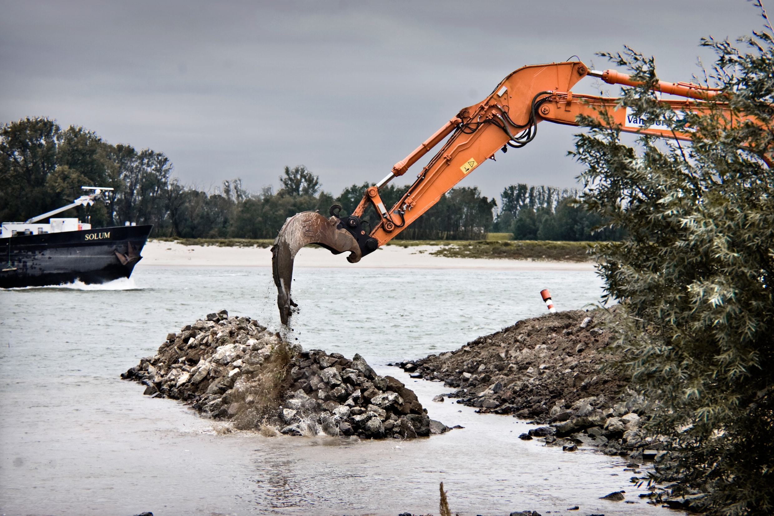 Miljardeninvestering voor veiligere en beter bevaarbare rivieren | Trouw