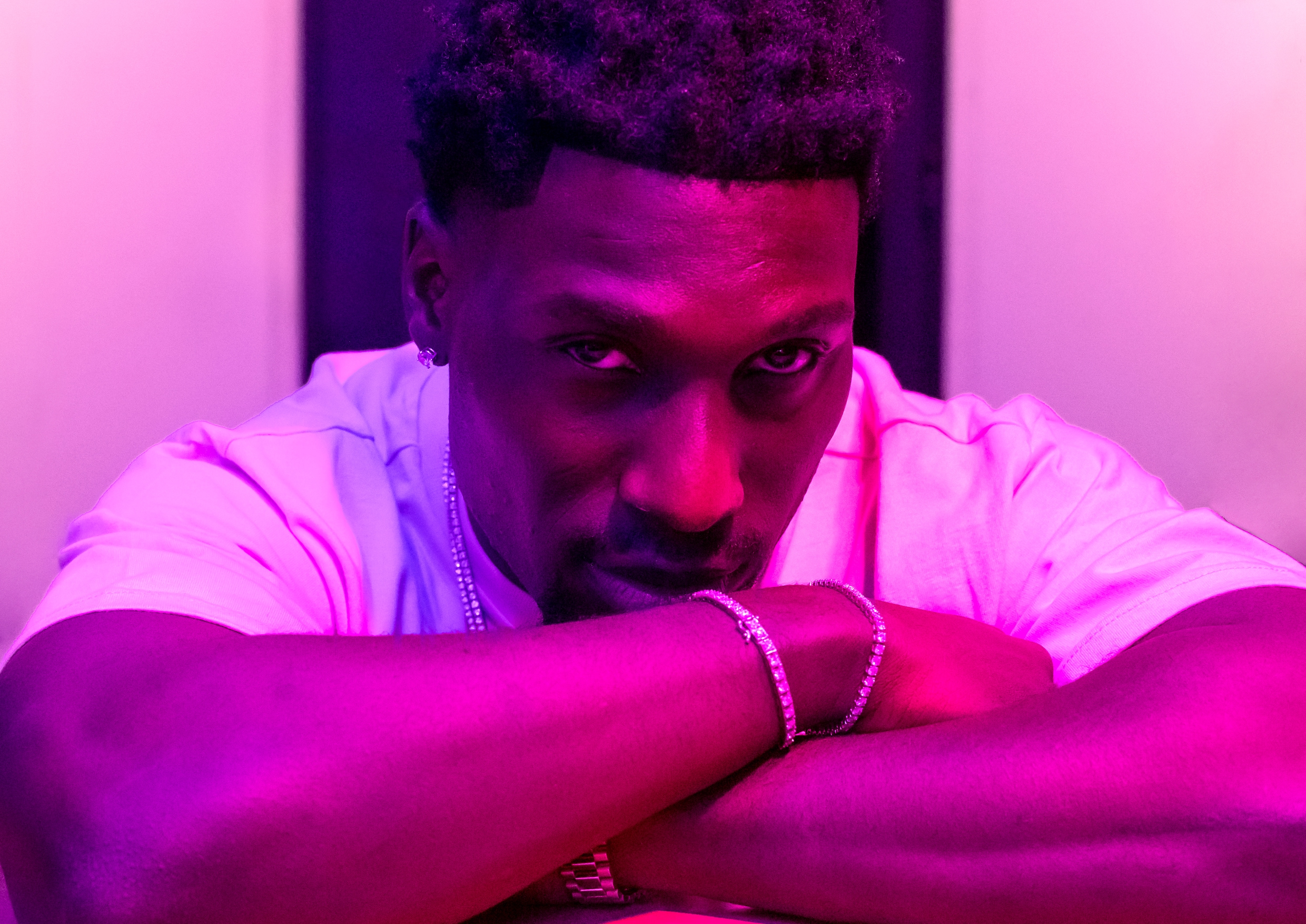 Popster Frenna: Ik heb dingen gedaan die ongekend zijn voor de ...