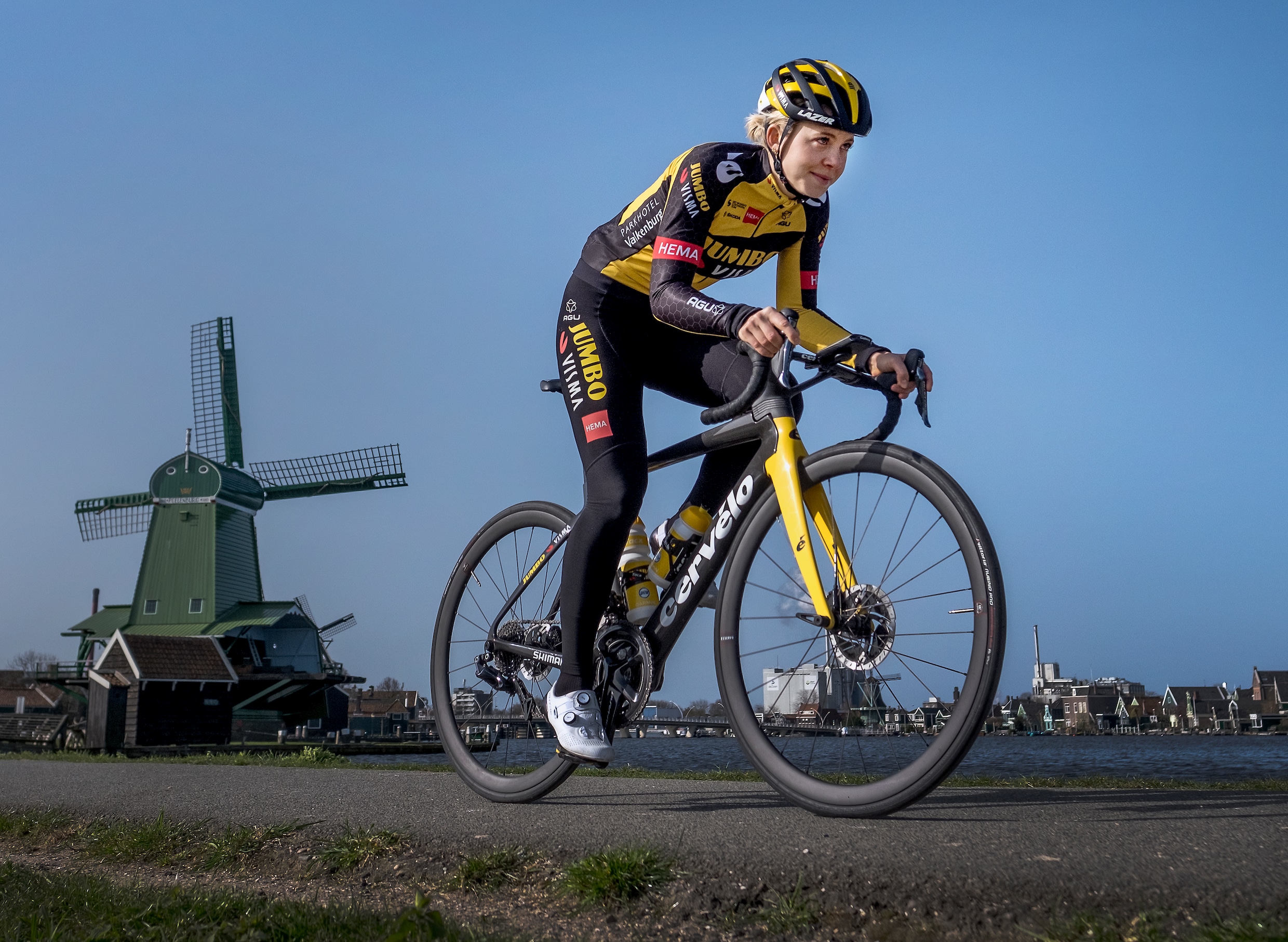 Toprenster Jip van den Bos: ‘De hersenschudding is nog een taboe in het wielrennen’ | Trouw