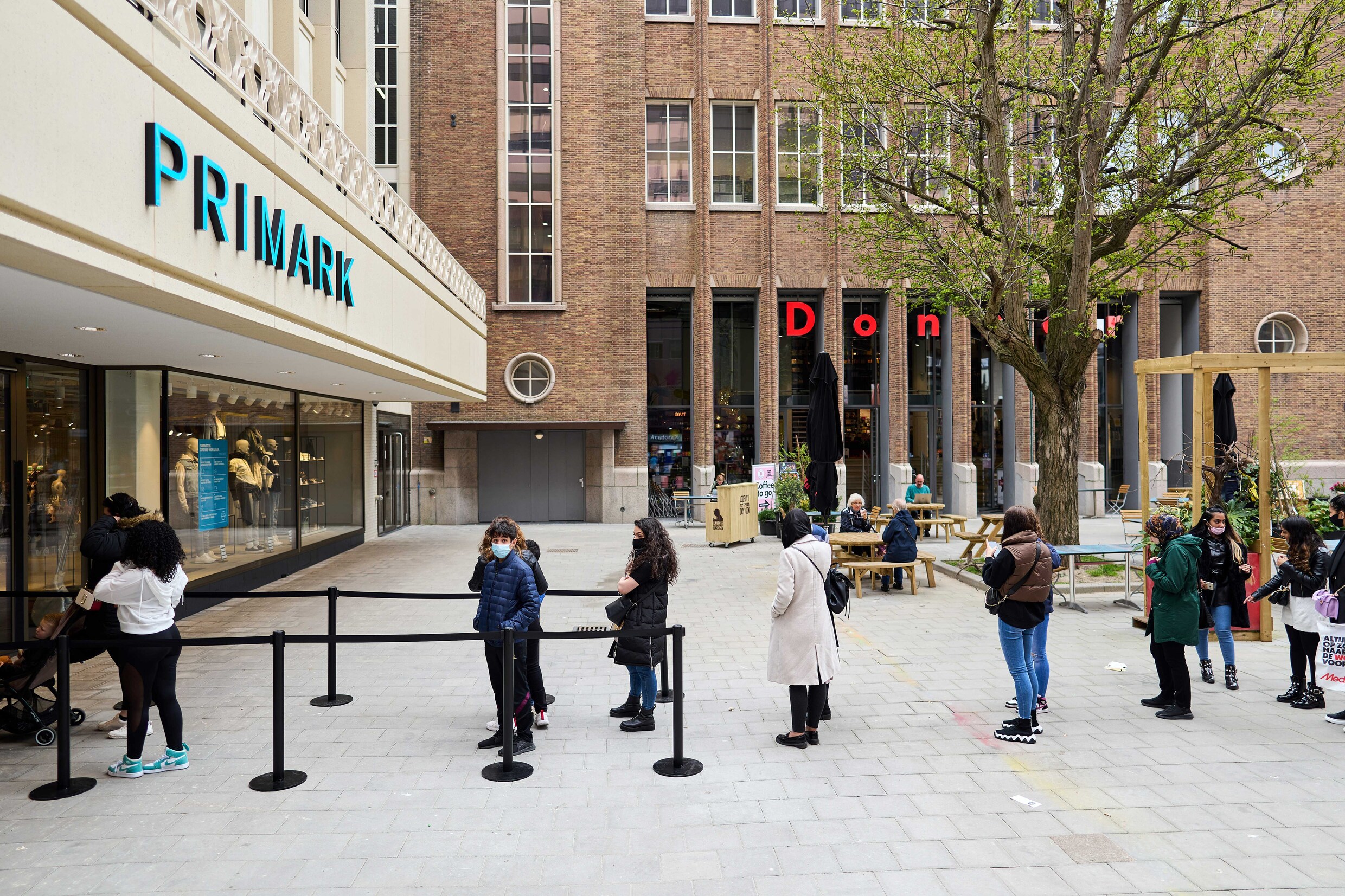 Het winkelen verleerd? Volgens deze hoogleraar gaan alle remmen van ons ...