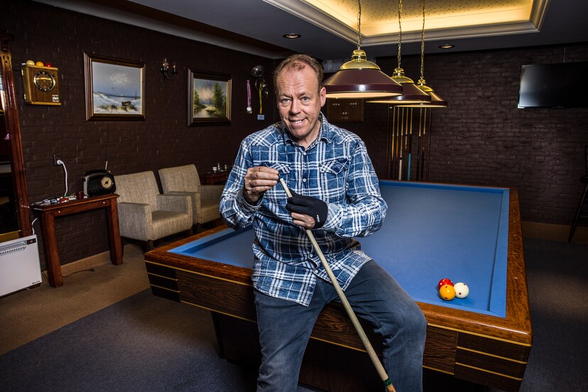 Hoe timmerman Ludo de biljartelite voor schut zette | Trouw