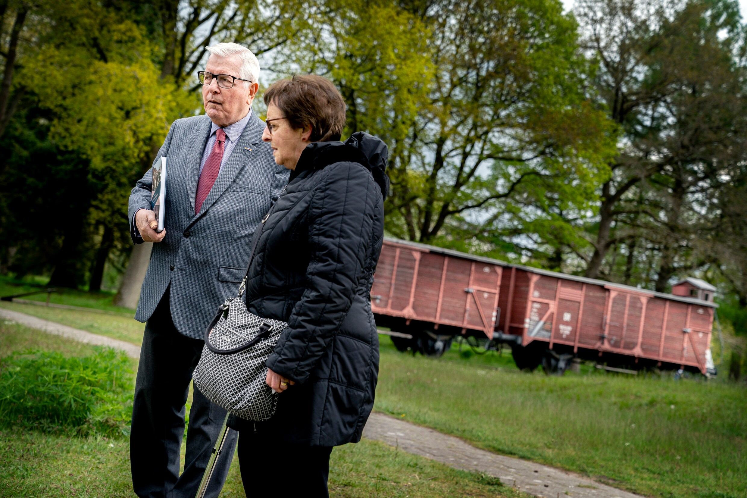 Overlevende Marcus Degen (80) herkent zichzelf op unieke filmbeelden ...