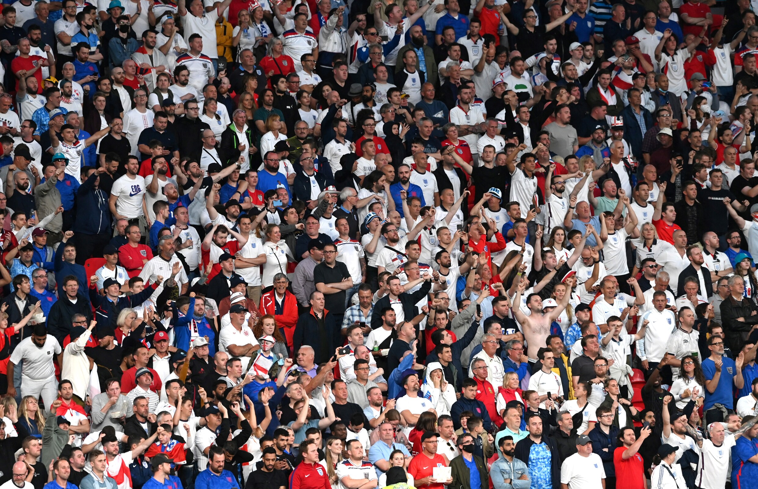 Racisme in het voetbal volgt steeds hetzelfde patroon: ‘Het ontbreekt ...
