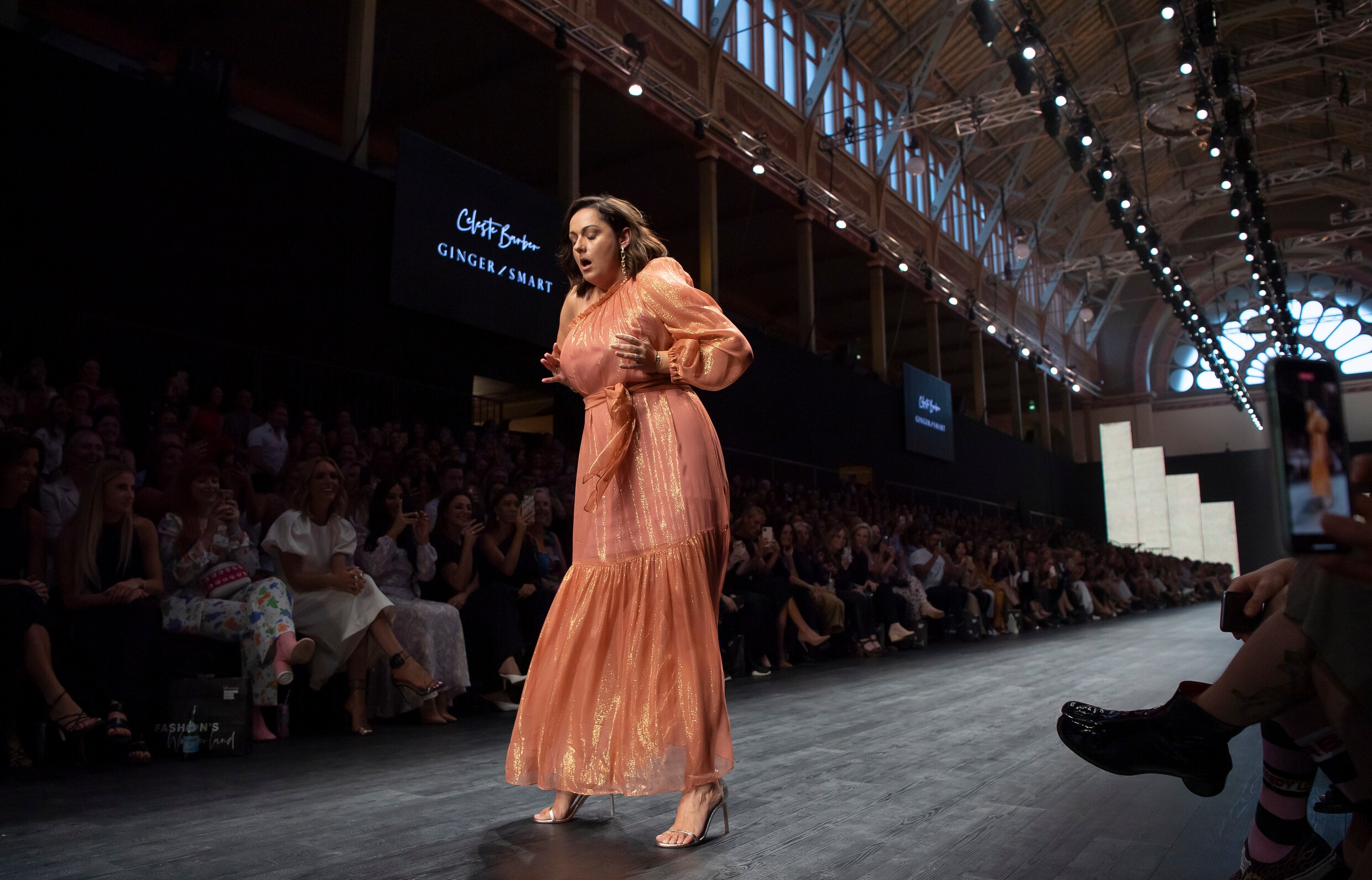 Een ode aan het bespottelijke lichaam. Celeste Barber wil graag dat u ...