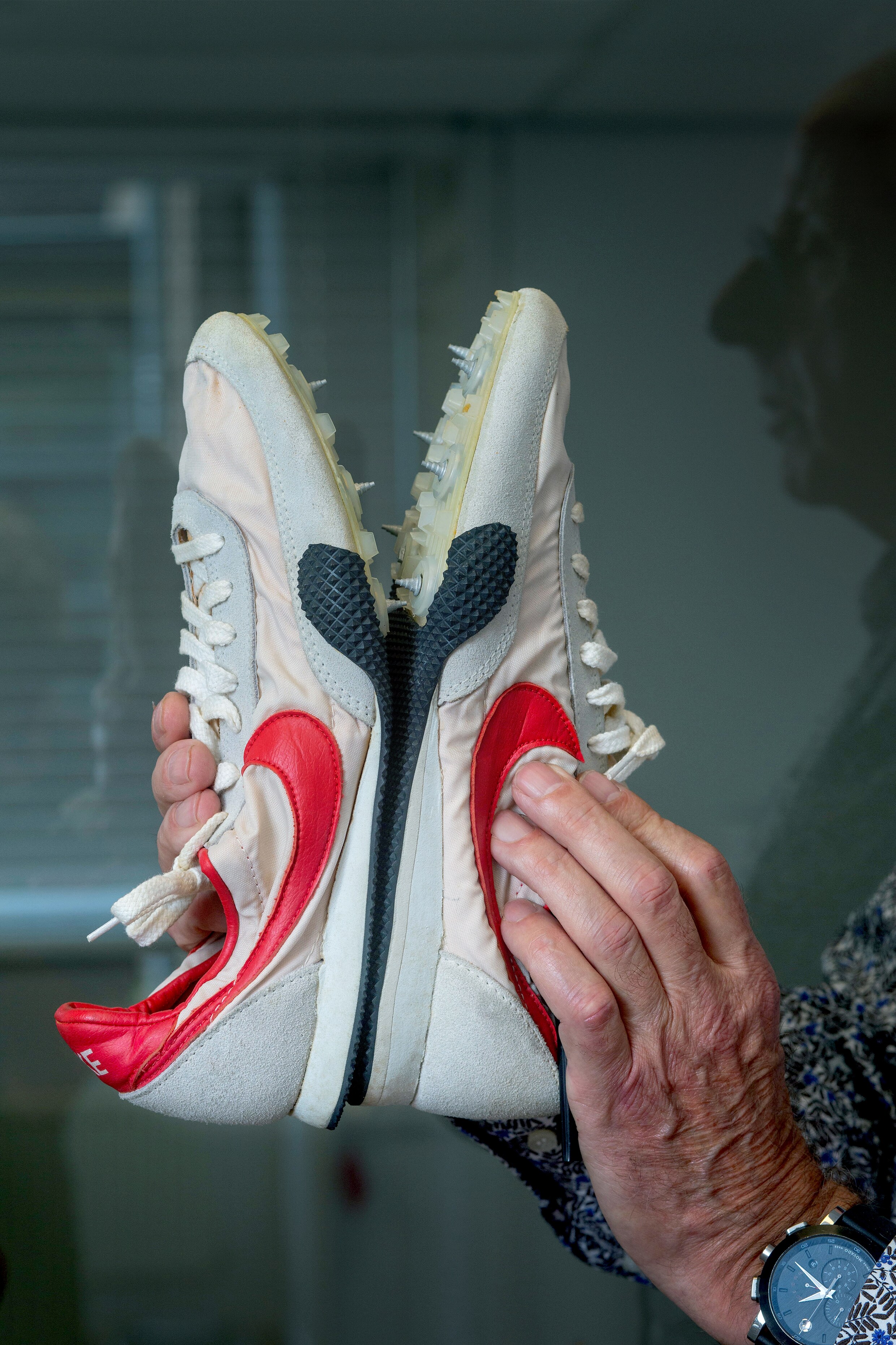 Jos Hermens, vaderfiguur voor atletiekkampioenen: ‘Sifan komt niet uit ...