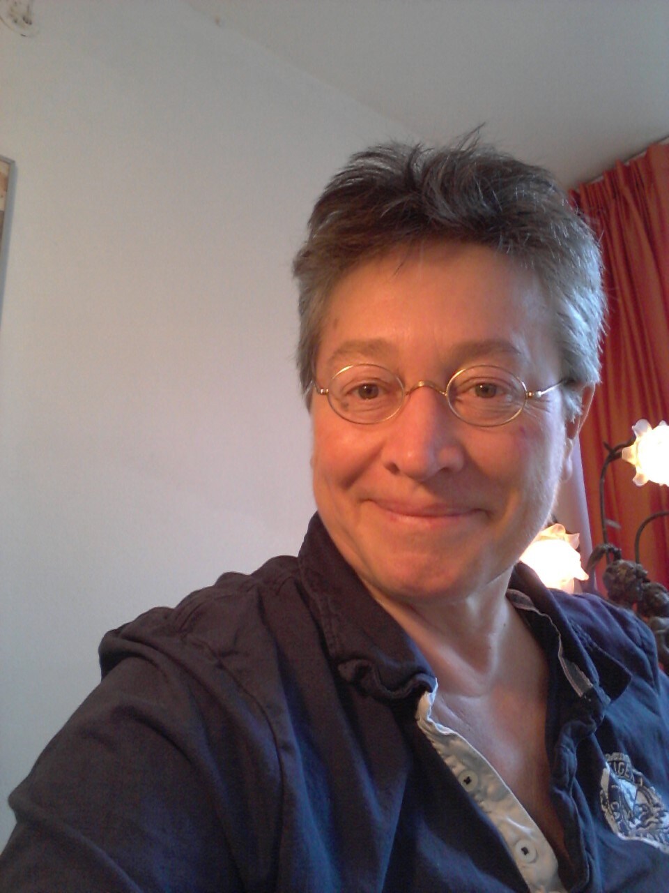 Hanneke Hurkmans (1948-2021) gaf de Amsterdamse gayscene kleur | Trouw