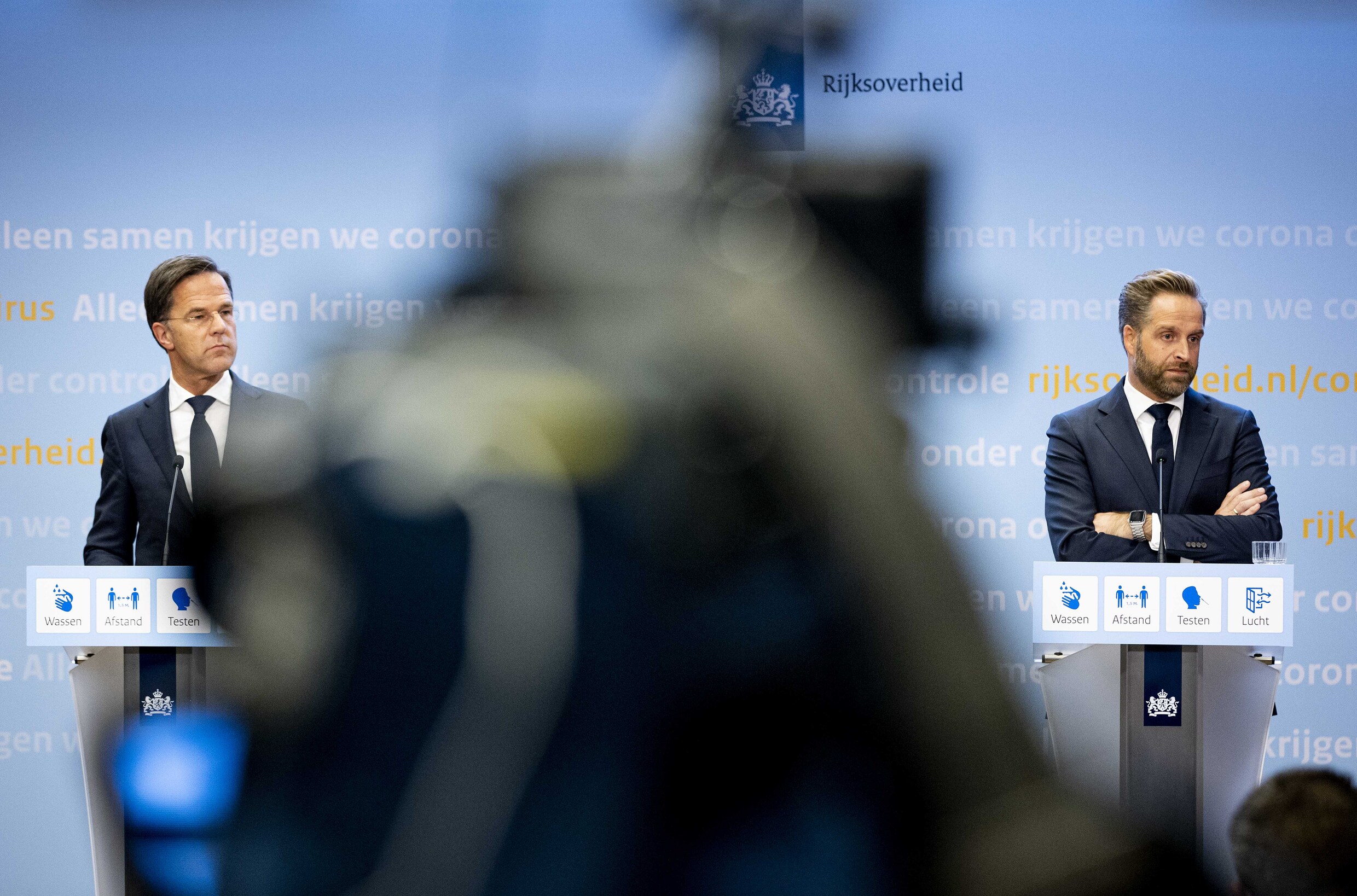 Bekijk hier live de corona-persconferentie over de aangescherpte ...