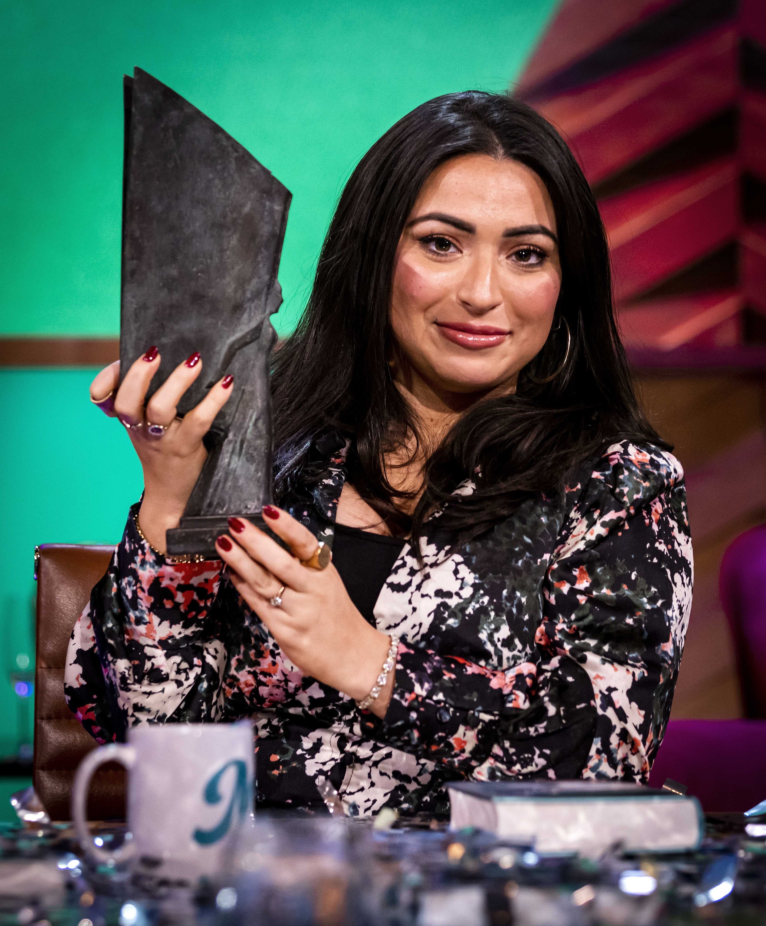 Lale Gül wint NS Publieksprijs met debuutroman ‘Ik ga leven’ | Trouw