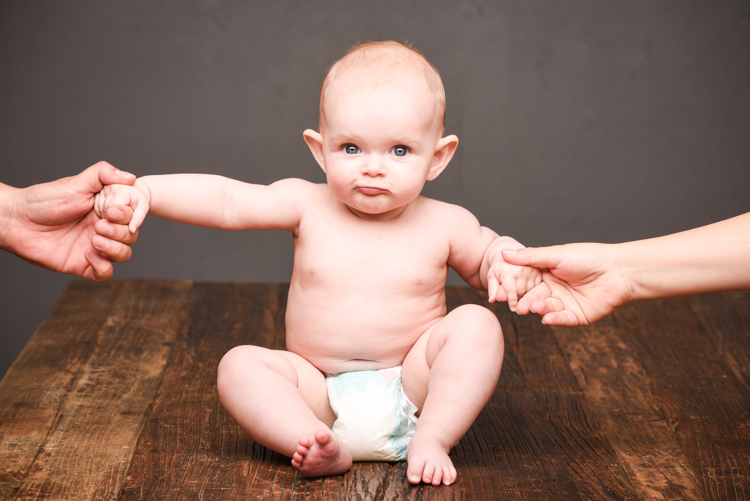 Hoe de baby met zijn poepluier het gedrag van papa en mama naar zijn ...