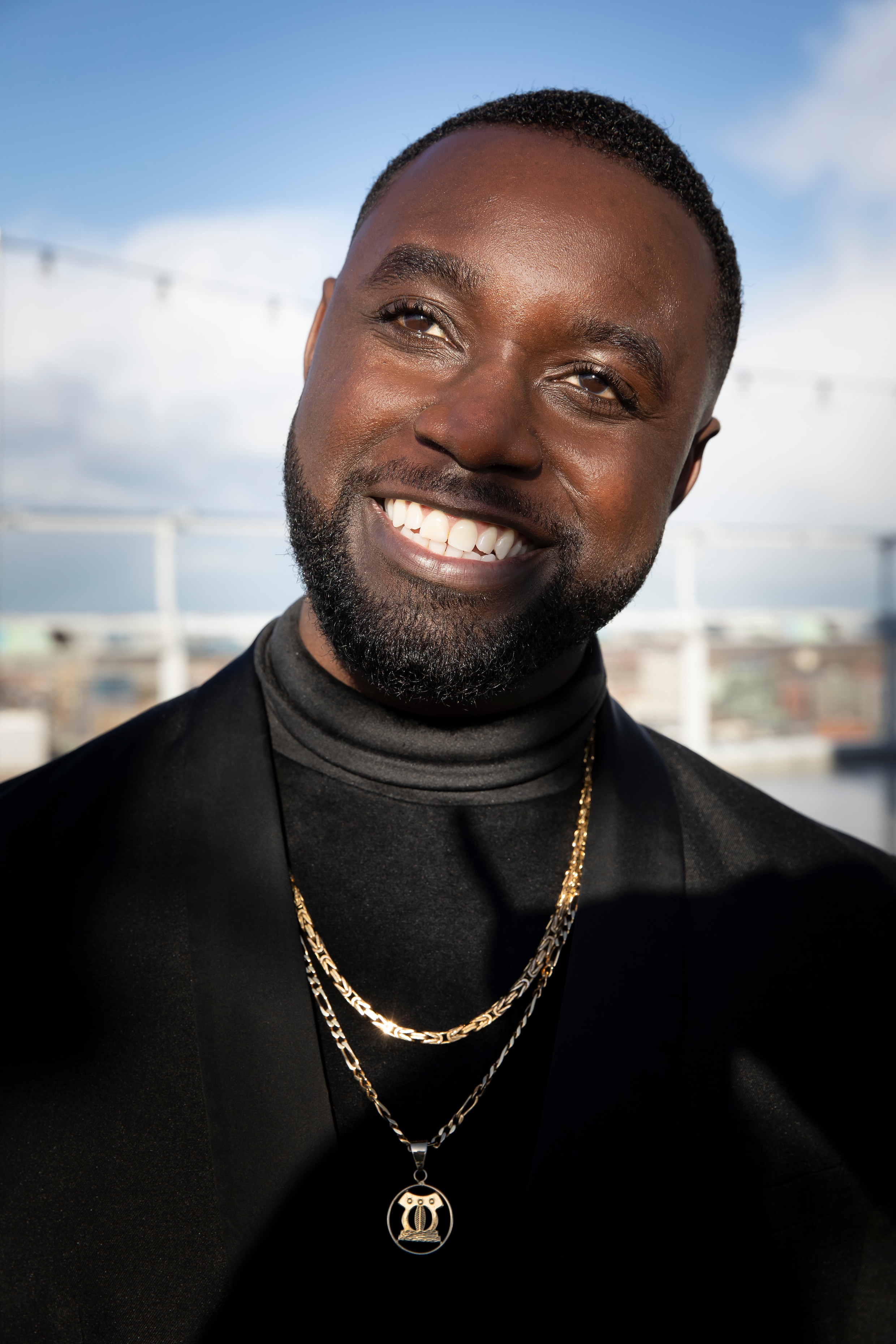 Acteur Emmanuel Ohene Boafo smeekte zijn vader: ‘Laat me spelen’ | Trouw