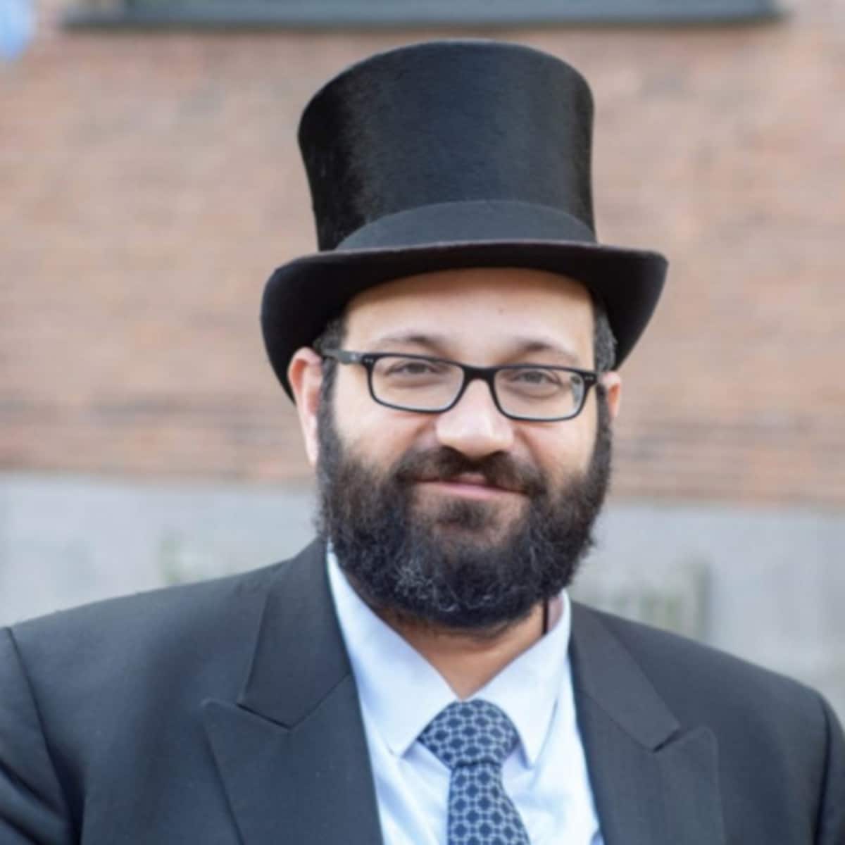 Rabbia Facce Felici Enterpreneurial Rabbi Is Behind One Of The UK's