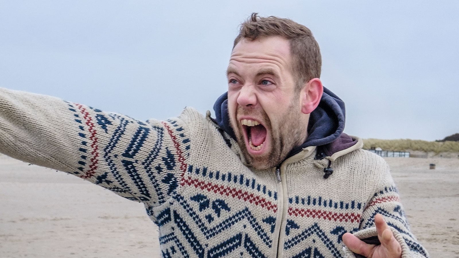 Coronafrustratie? Deze mensen schreeuwen het er lekker uit aan zee | Trouw
