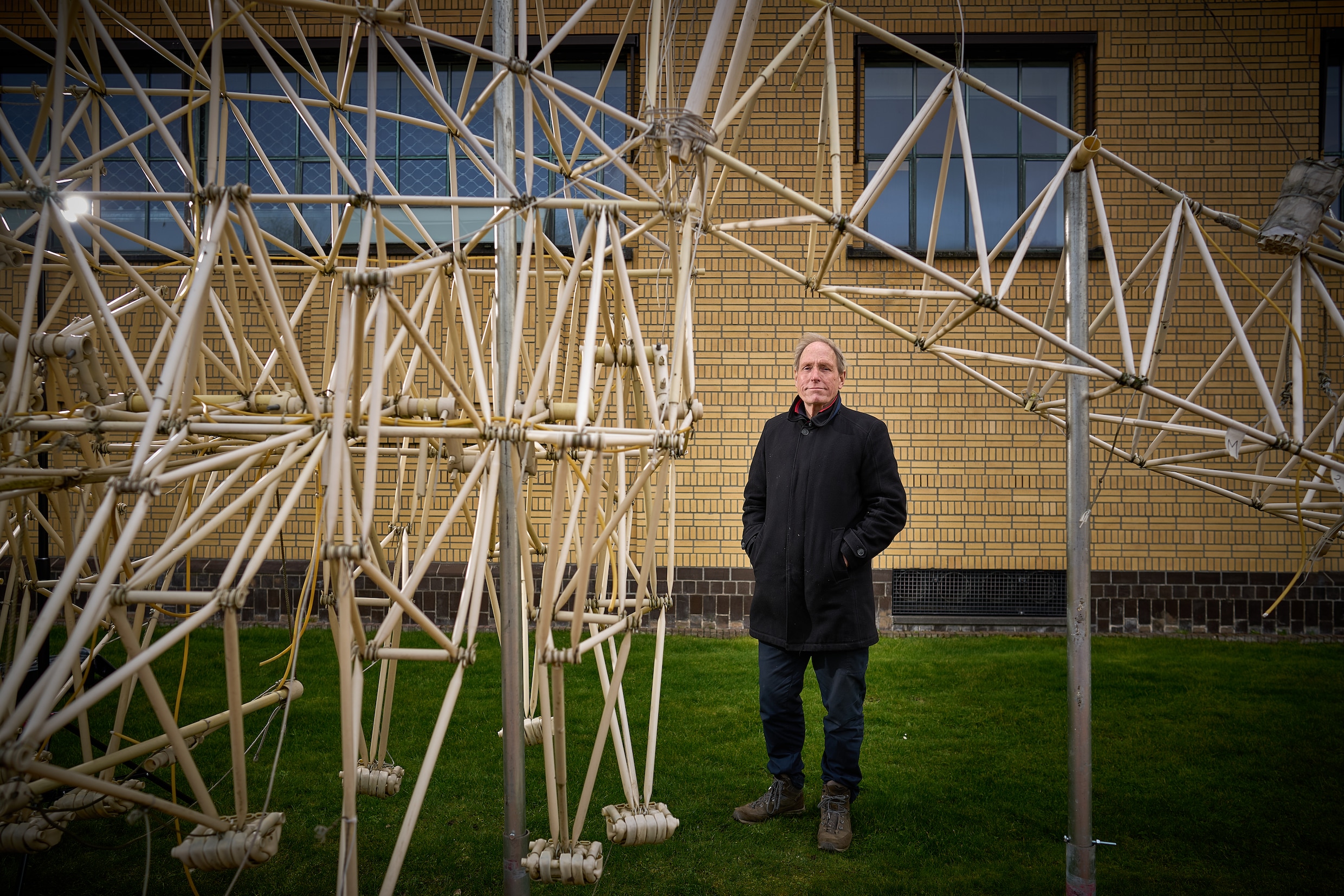 Kunstenaar Theo Jansen werkt al twaalf generaties lang aan zijn ...
