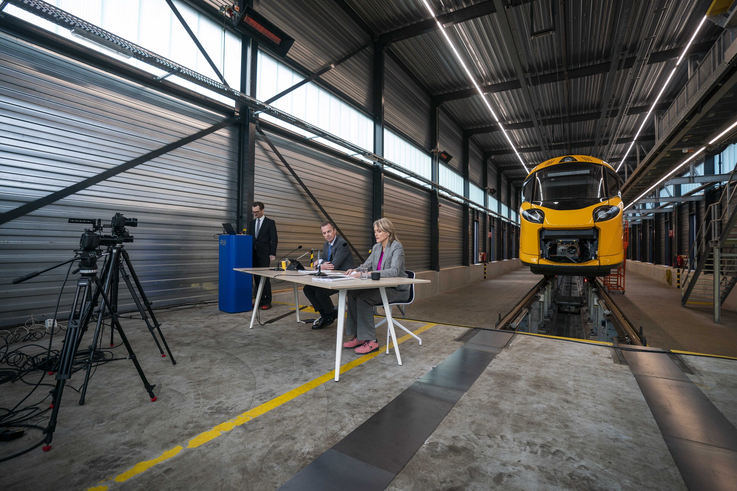 Pandemie had ‘dramatische gevolgen’ voor de NS, dus er moet fors ...