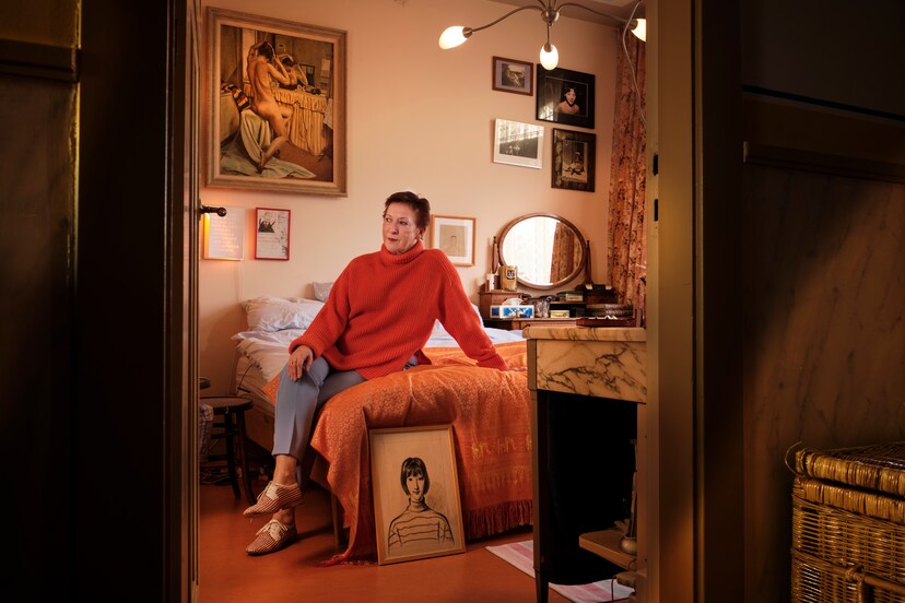 Actrice Loes Luca: ‘Alleen op het toneel gaat de beerput soms een heel ...