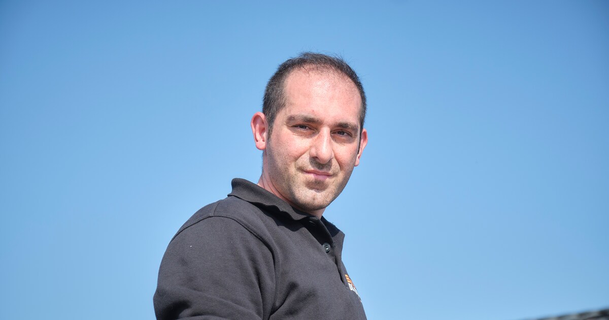 Oud-tandarts uit Kiev legt zonnepanelen op Friese daken: ‘Ik wil graag ...