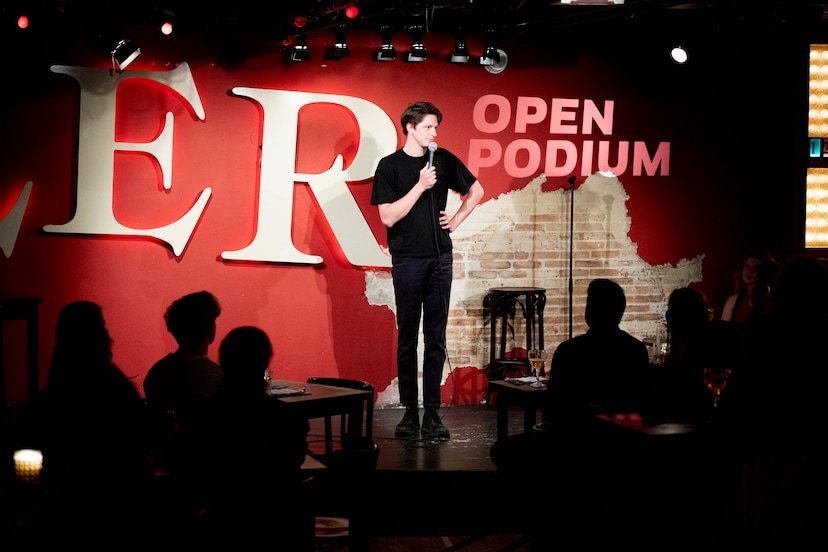 Het succes van stand-upcomedy: het leven voor heel even lichter maken ...