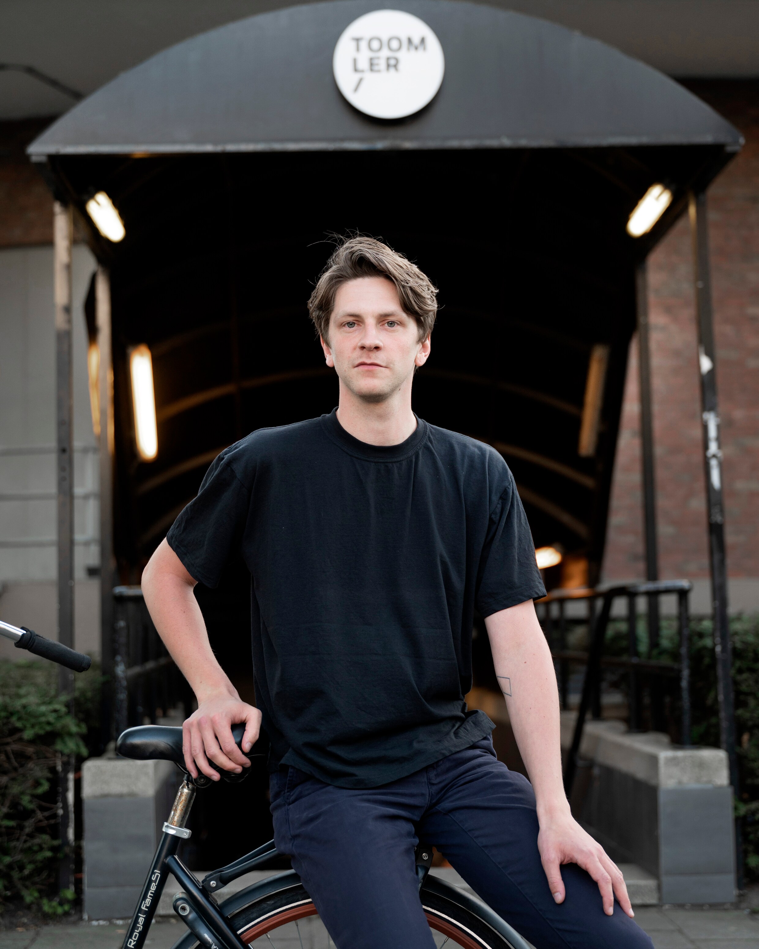 Het succes van stand-upcomedy: het leven voor heel even lichter maken | Trouw