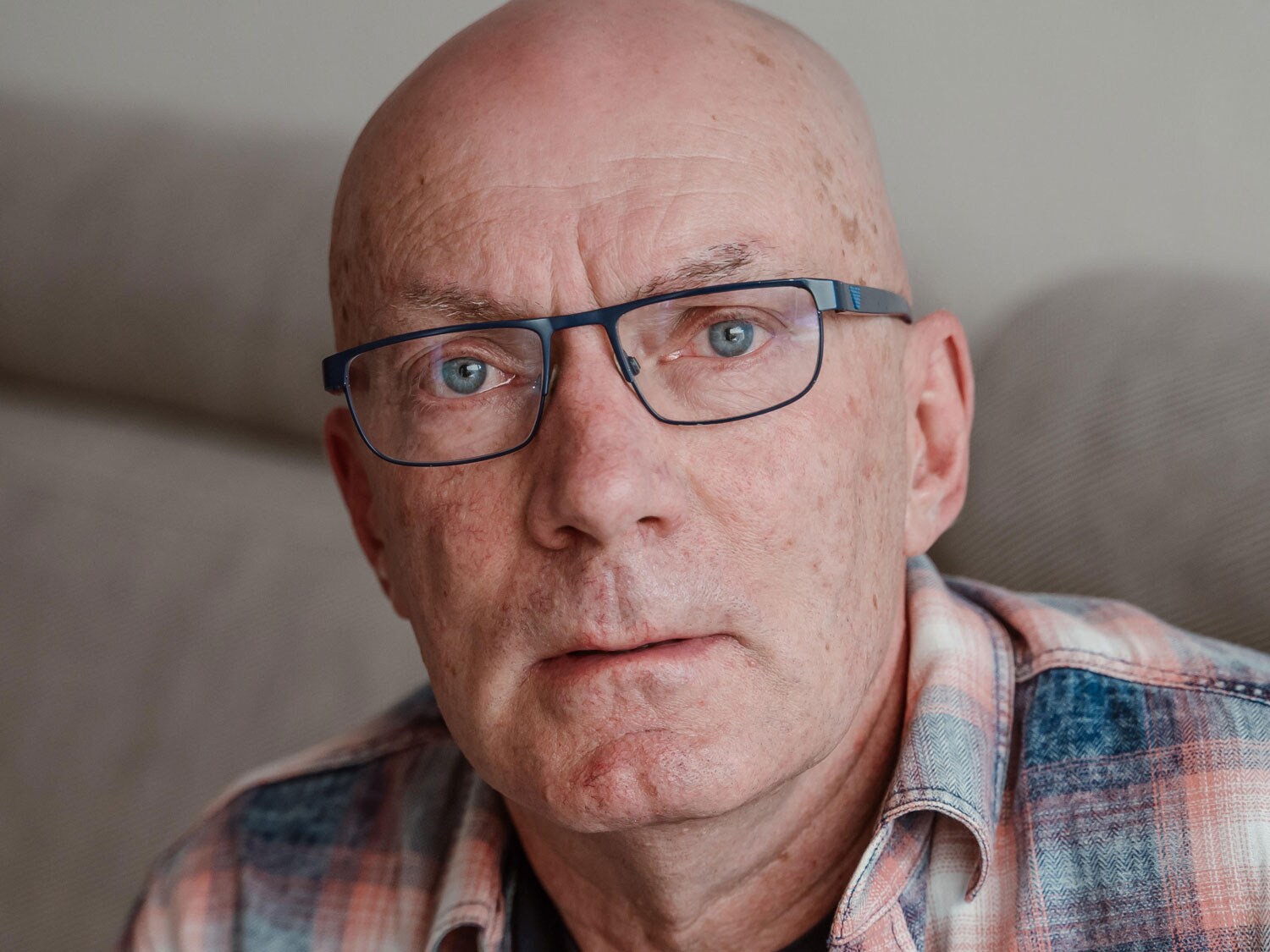 Niet-roker John (60) kreeg rokerslongen op zijn werk. Zijn rechtszaak ...