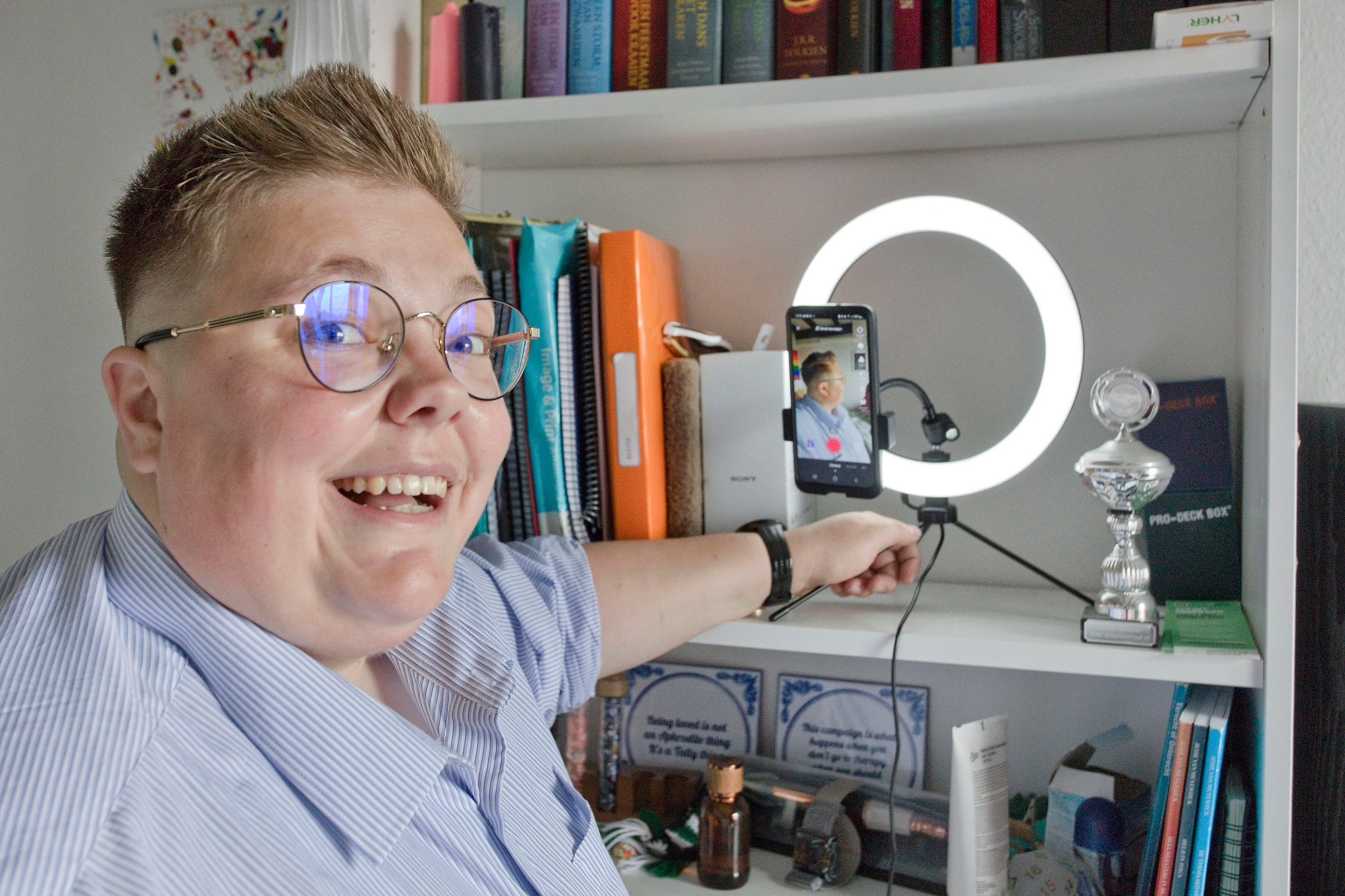 Arbeidsrecht saai? Rechtenstudent Elias Schenk maakt het via TikTok ...