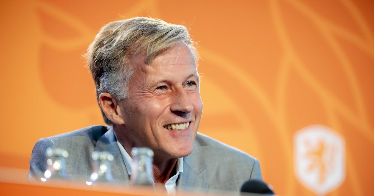 Nieuwe bondscoach Andries Jonker ziet dat voetbalsters Oranje pas op de ...