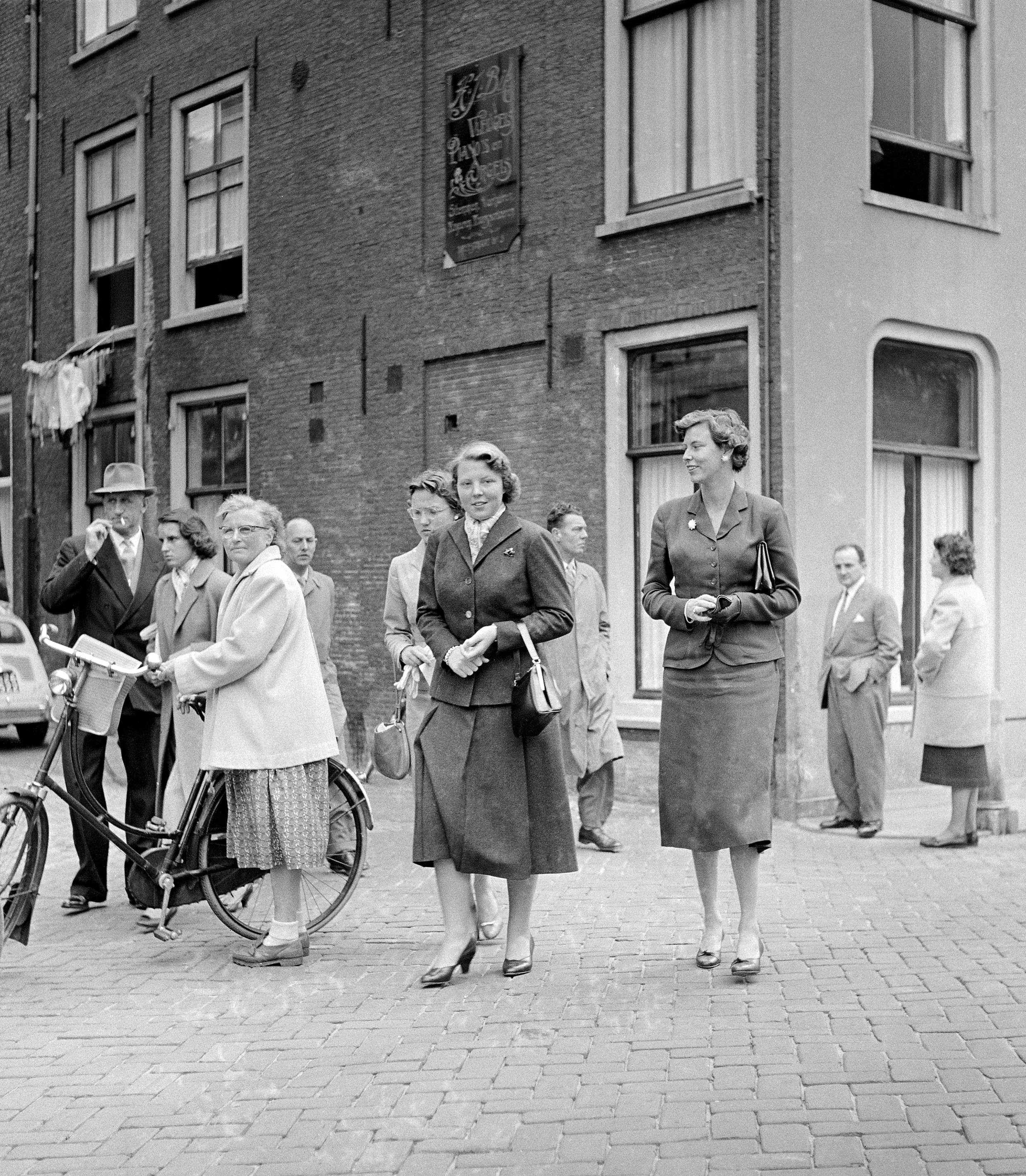 Zo beleefden Juliana, Beatrix en Willem-Alexander hun studententijd | Trouw