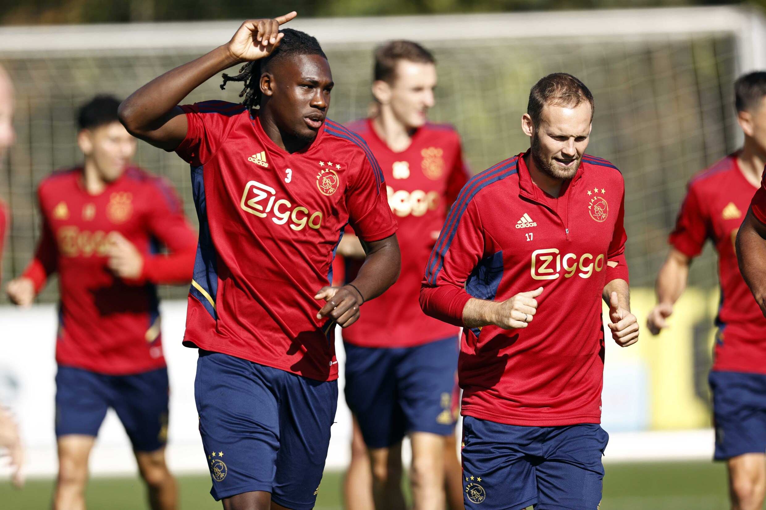 Calvin Bassey, de nog ongepolijste diamant van Ajax: ‘Hij geeft ons ...