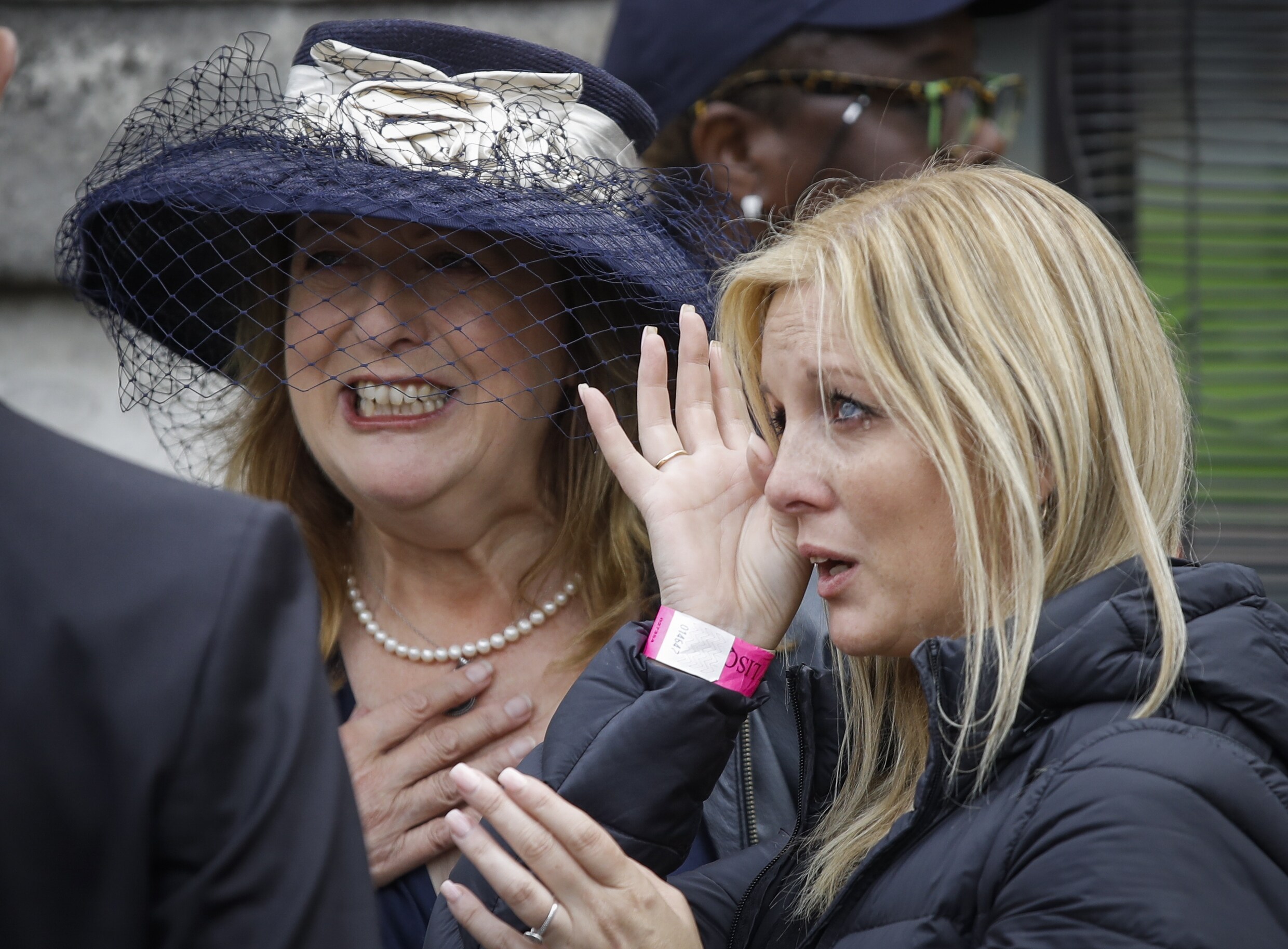 Wachttijd opgelopen tot 14 uur: rij voor afscheid koningin Elizabeth ...