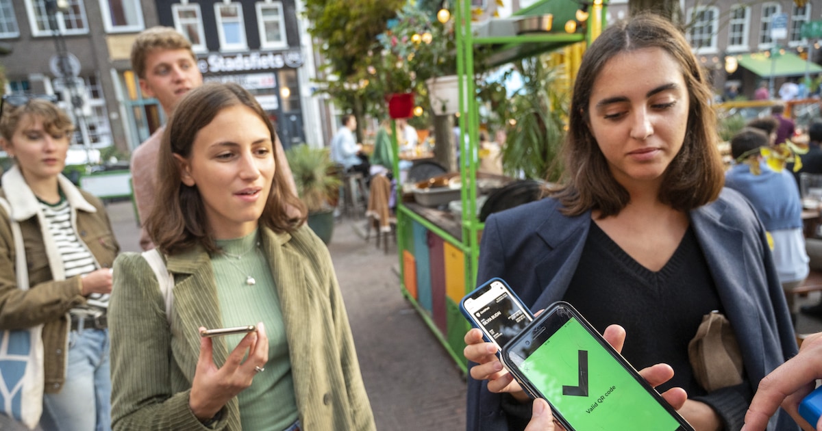 ‘Uit angst voor het virus zijn we elkaar moreel de maat gaan nemen’ | Trouw