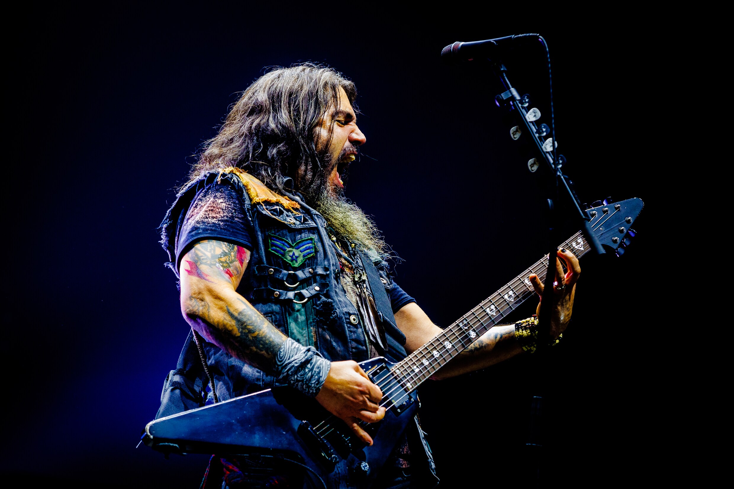 Zanger komt niet meer boven muziek uit | Trouw