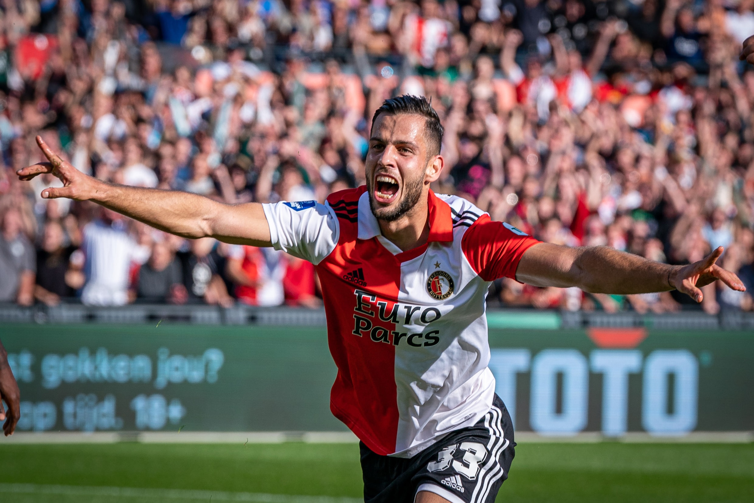 Een zoekend Feyenoord wint al experimenterend van FC Twente | Trouw