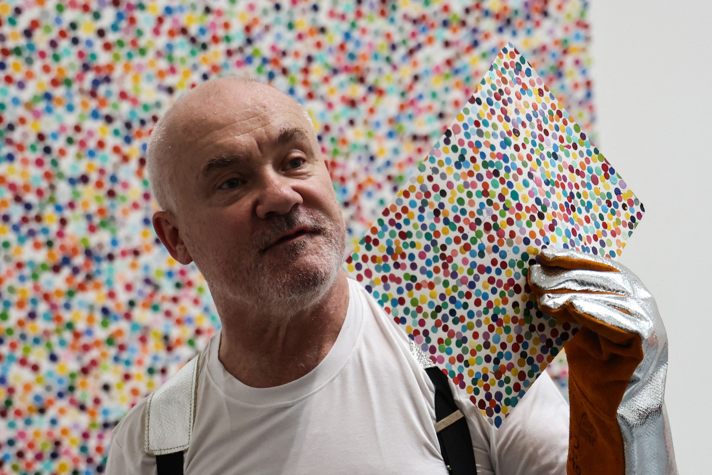 Damien Hirst liegt over productiejaar schilderijen en noemt het kunst ...