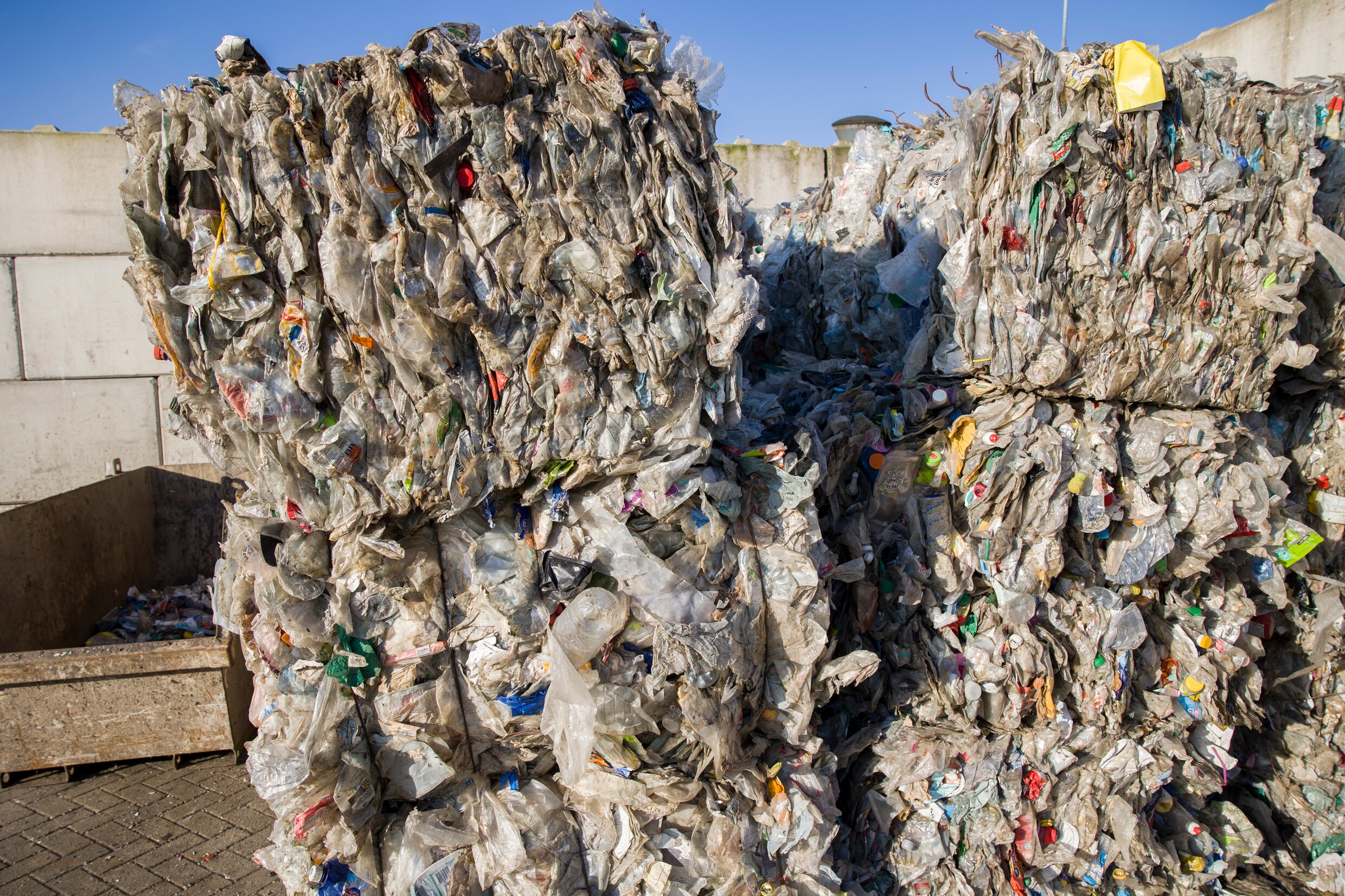 Umincorp maakt plastic voedselverpakkingen van huisvuil. ‘Nederland loopt achter de feiten aan ...