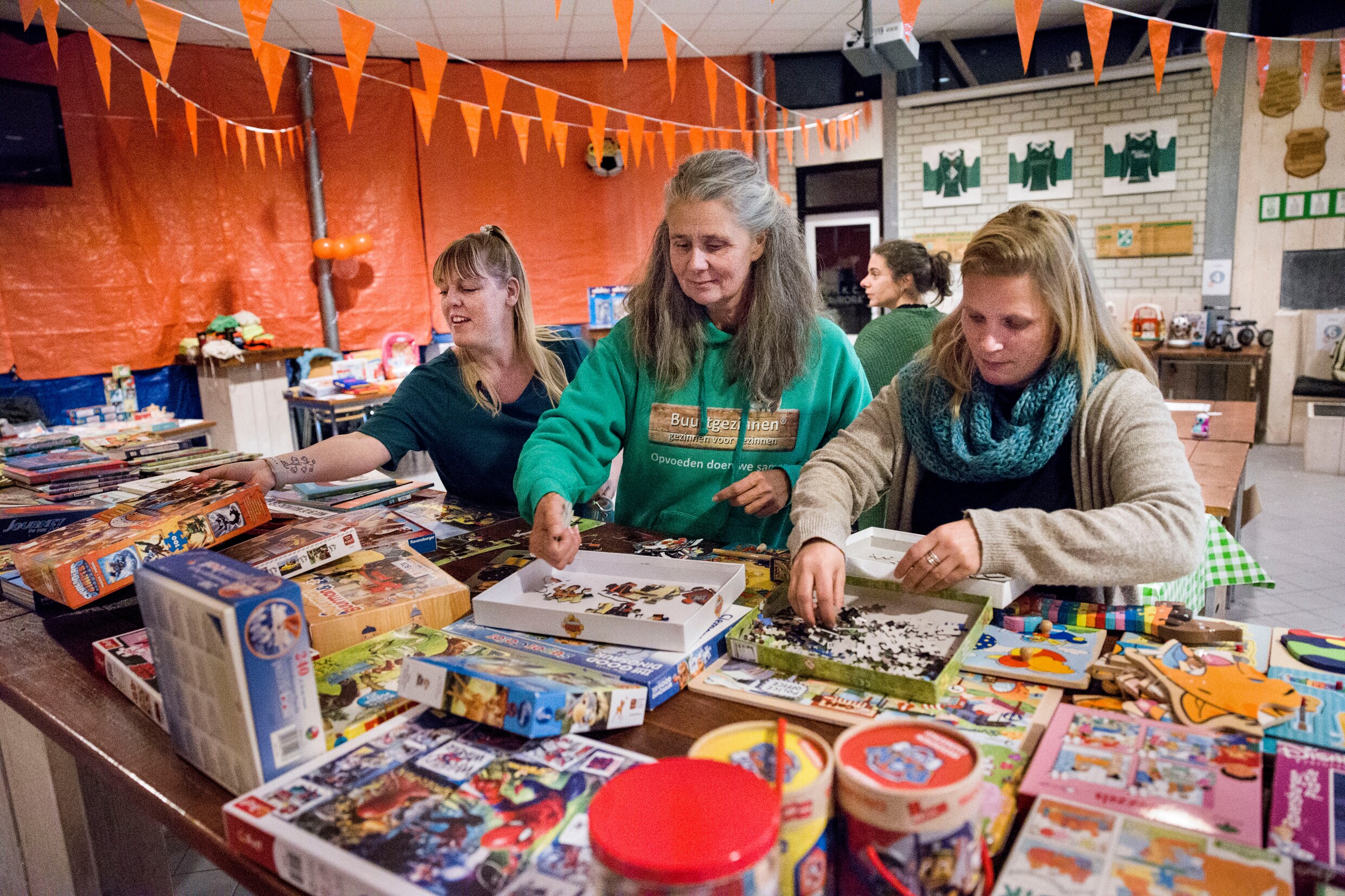 Tweedehands speelgoed is goed genoeg voor eigen kind, het cadeau geven ...