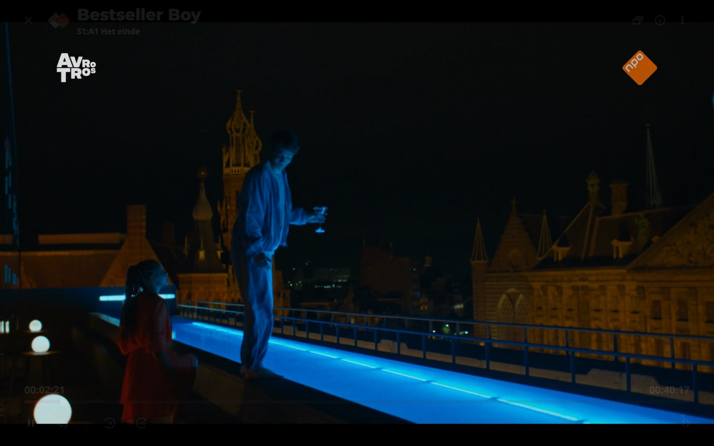 Shahine El-Hamus straalt in ‘Bestseller Boy’, tussen de doffere ...