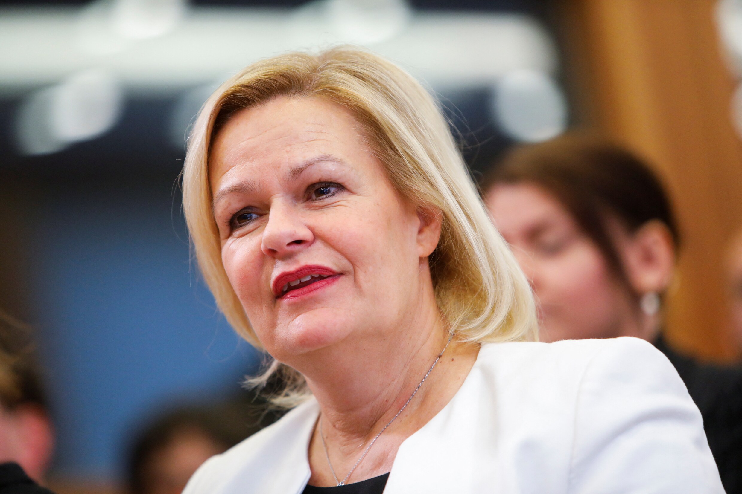 Duitse minister kondigt strengere wapenwet aan om groeiend extremisme ...