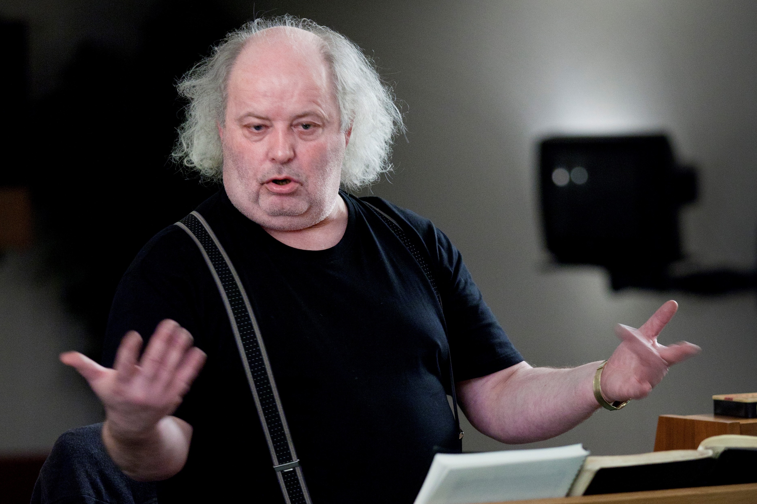 Dirigent Leusink keert terug na beschuldigingen seksuele intimidatie ...