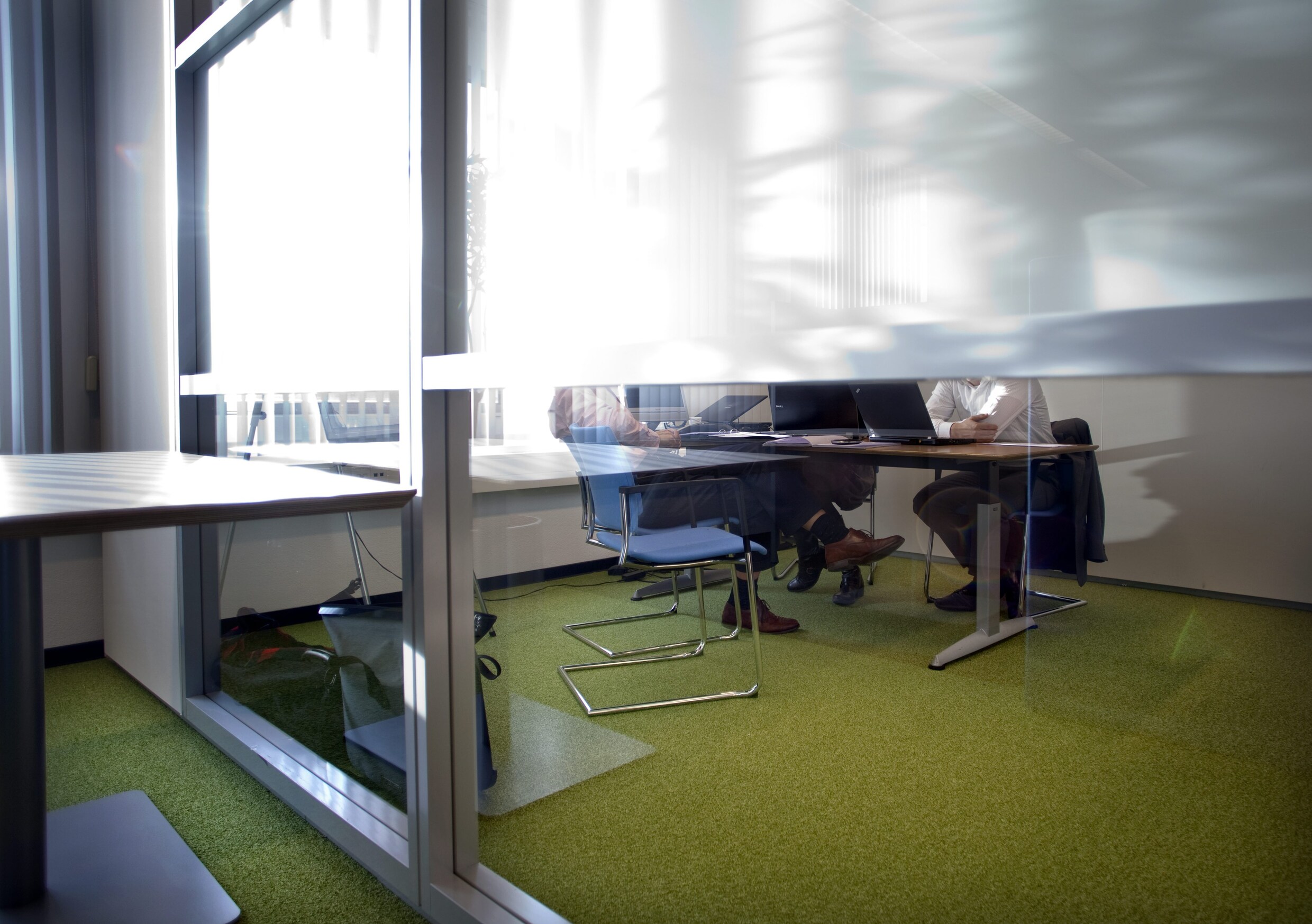 Wie een goede collega is, helpt ook zichzelf | Trouw