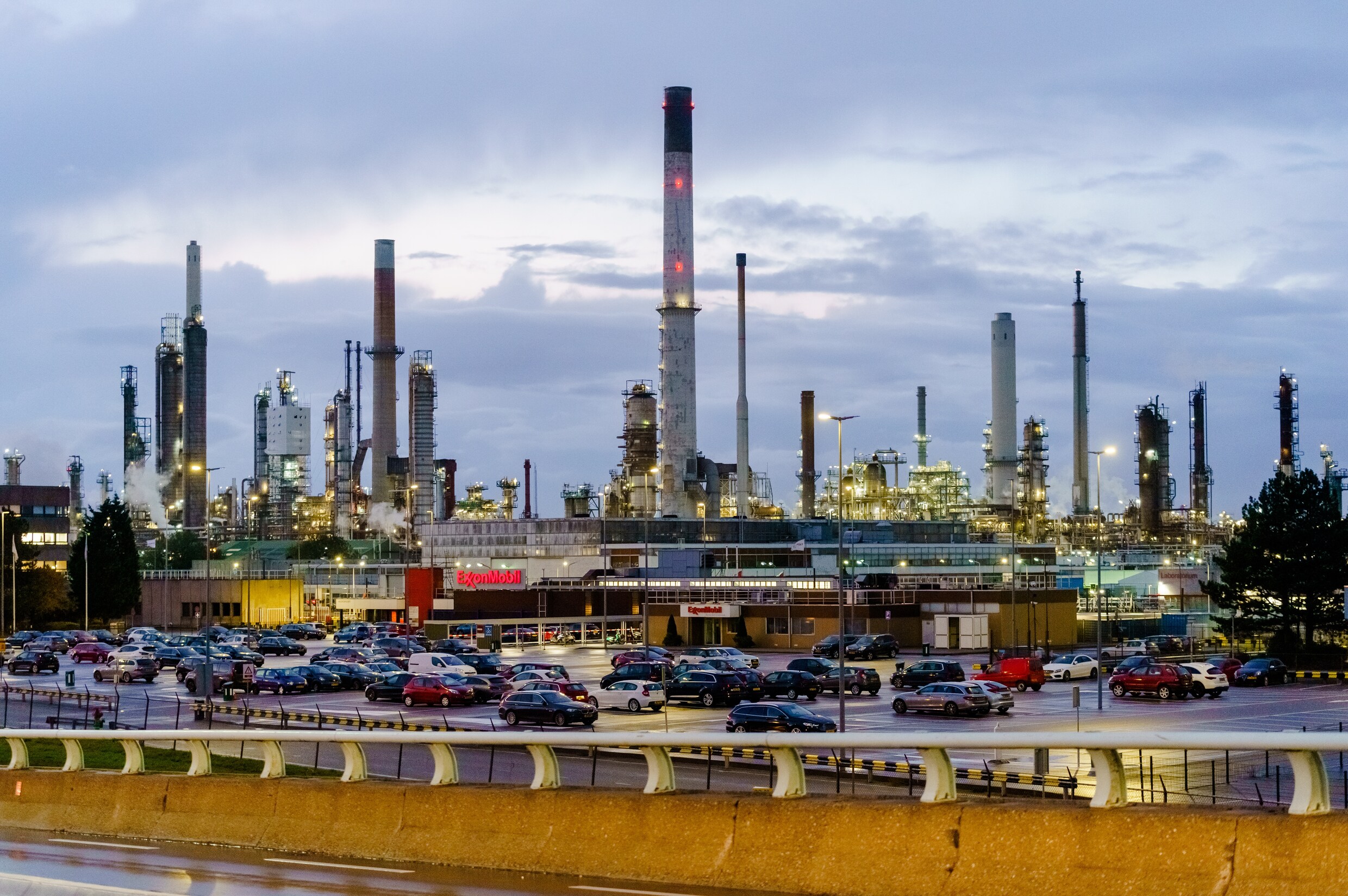 Industrie mag CO2 opslaan onder de Noordzee | Trouw