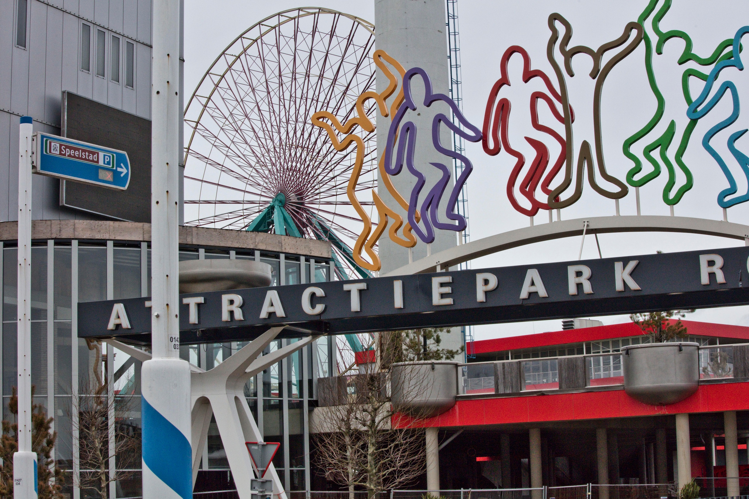 Het Rotterdamse pretpark van Hennie van de Most struikelt van uitstel ...