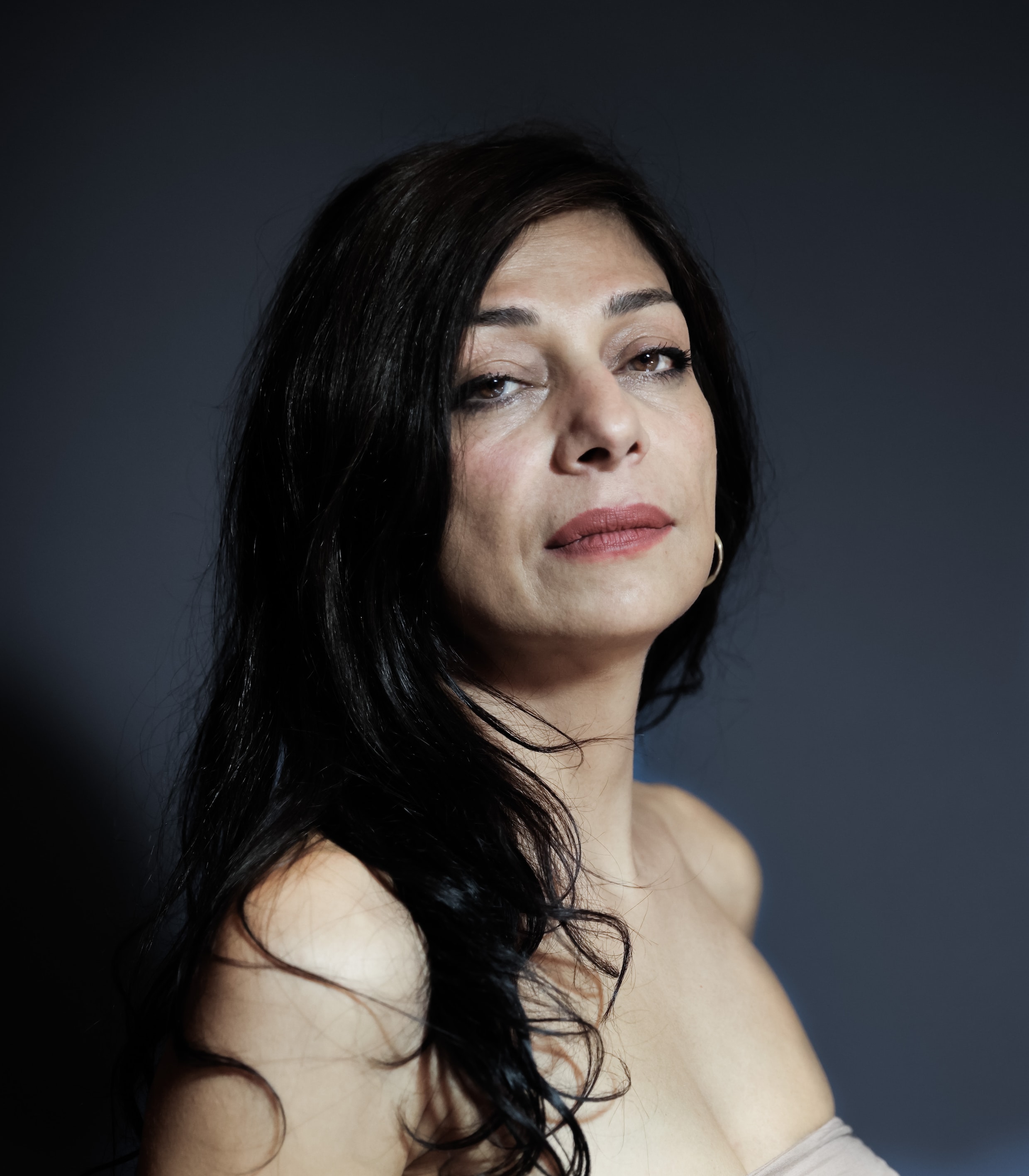 De strijd van Iraanse vrouwen in Nederland: ‘Ik paste zelfcensuur toe, maar nu maakt het me niet ...