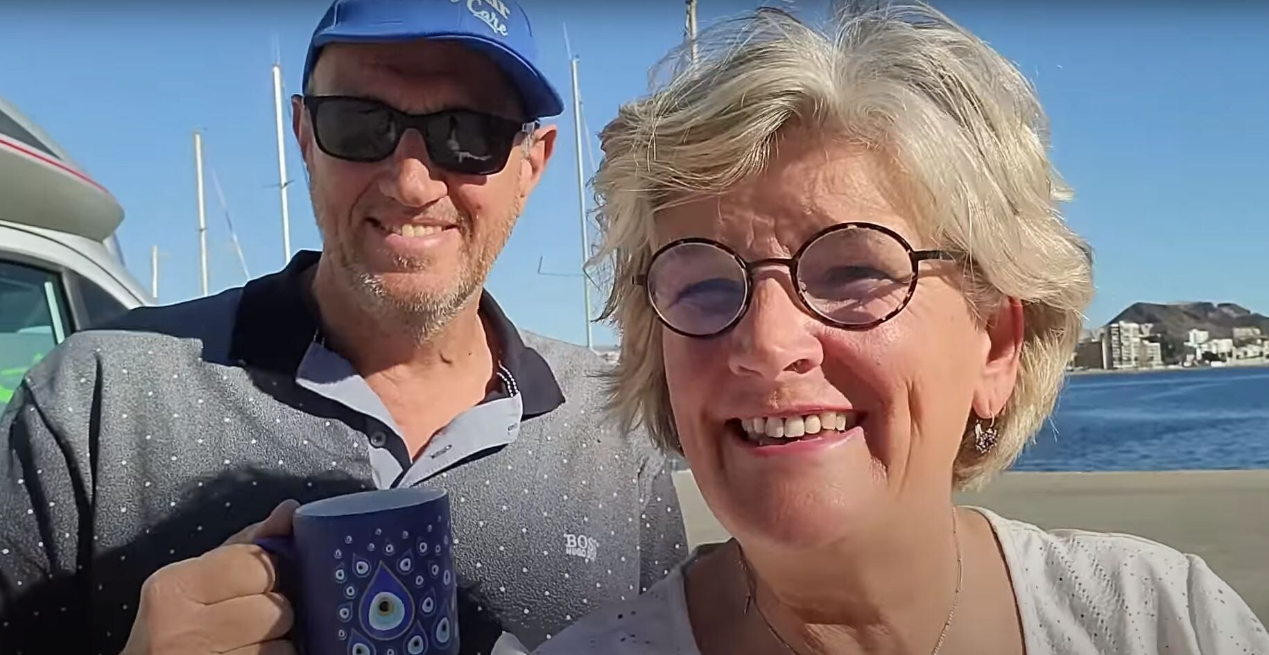 Myran en Peter verlieten huis en haard, en vloggen nu vanuit hun camper ...