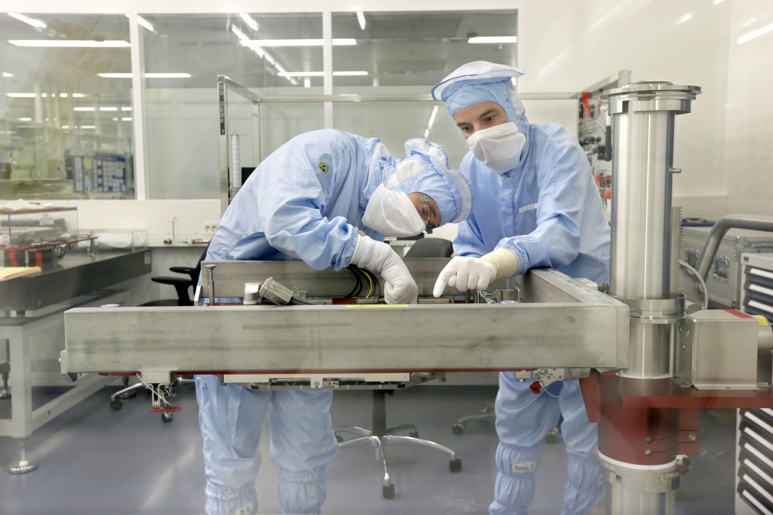 Kabinet wil voorkomen dat ASML in het buitenland gaat uitbreiden – en ...