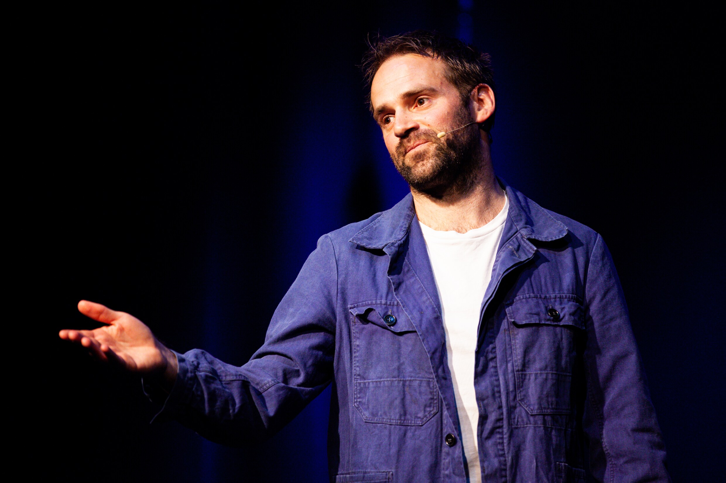 Cabaretier Martijn Crins heeft soms heimwee naar het dorp van ‘veeteelt ...